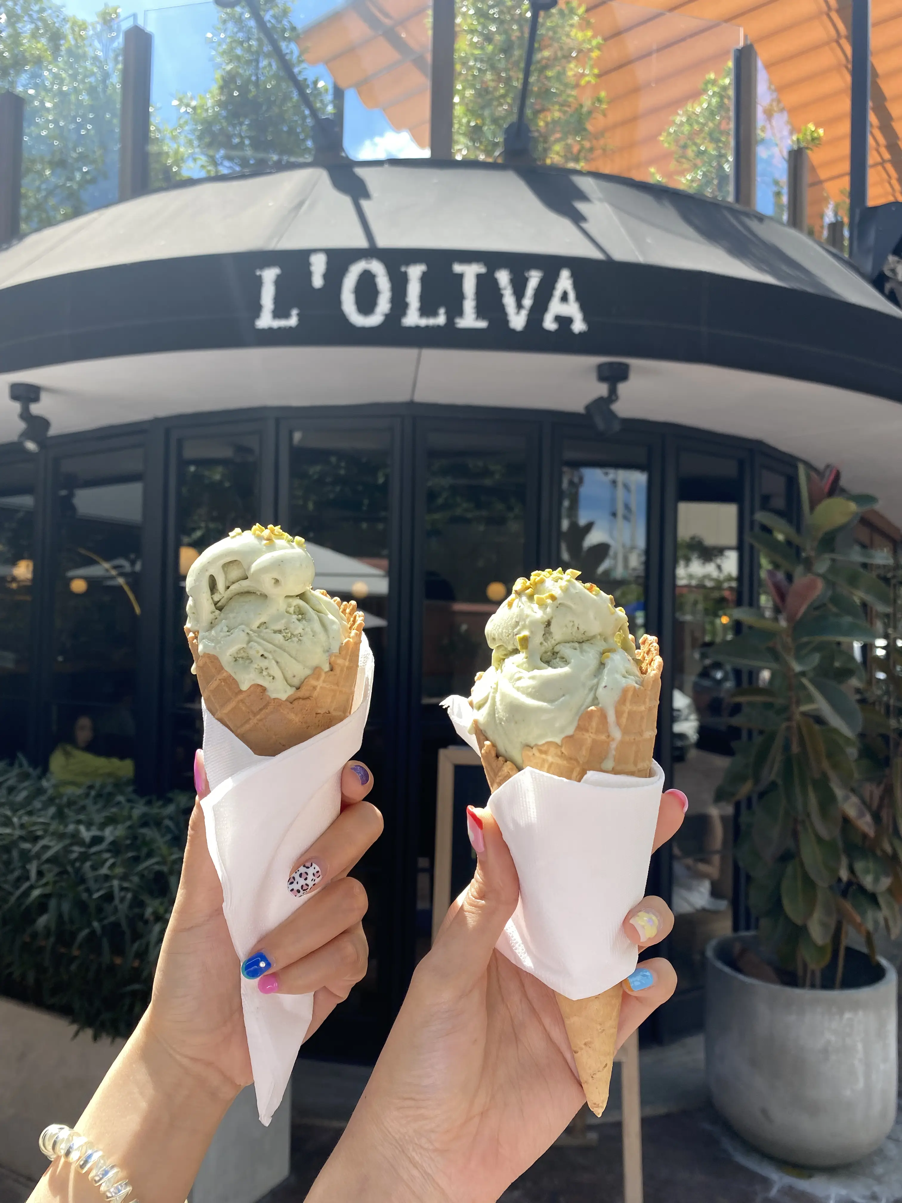 Emily in Bangkok ก็มา🖤 | แกลเลอรีที่โพสต์โดย specialnice | Lemon8