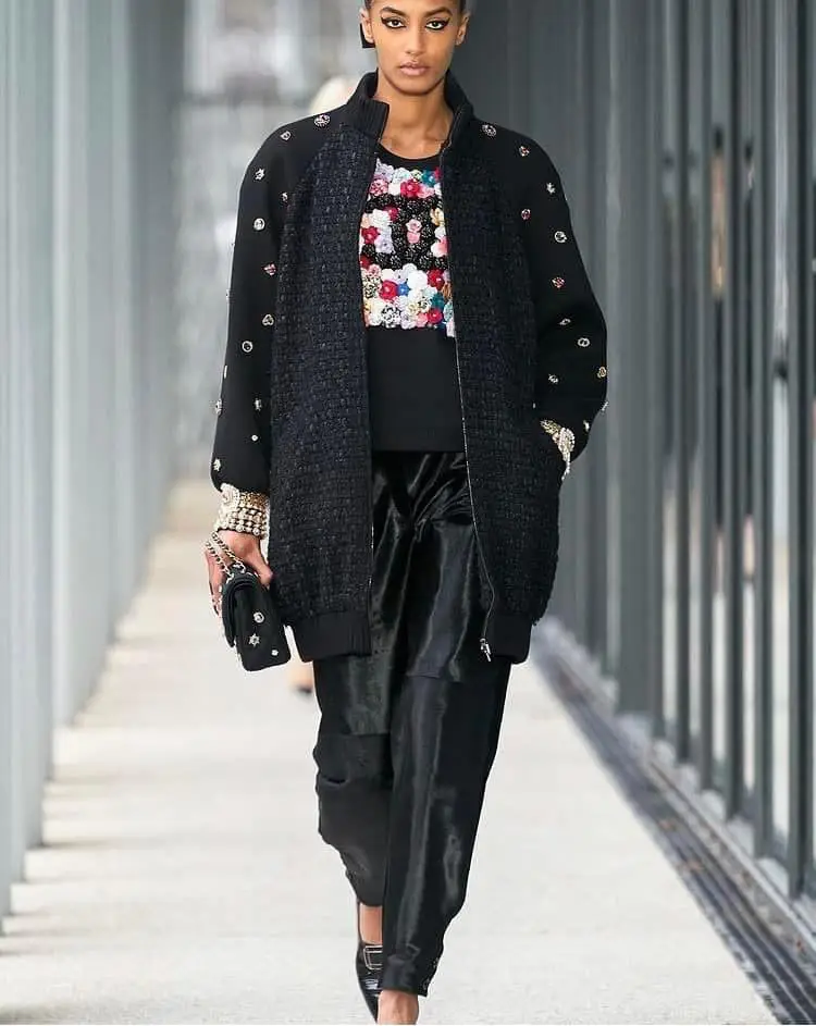 ชวนส่องแฟชั่นจากโชว์ CHANEL 2021/22 Métiers d'art | แกลเลอรีที่โพสต์โดย ...