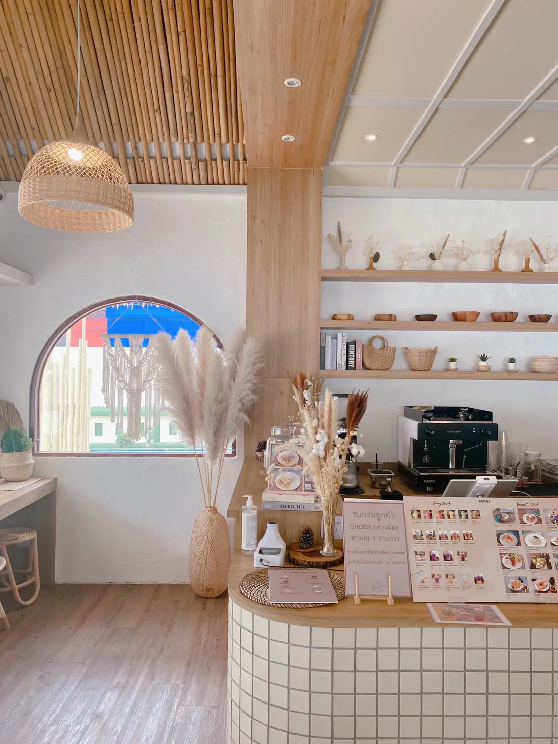 ไปเที่ยวทะเล(ทิพย์)ในกทม.กัน !⛱ | แกลเลอรีที่โพสต์โดย ptp.ev | Lemon8