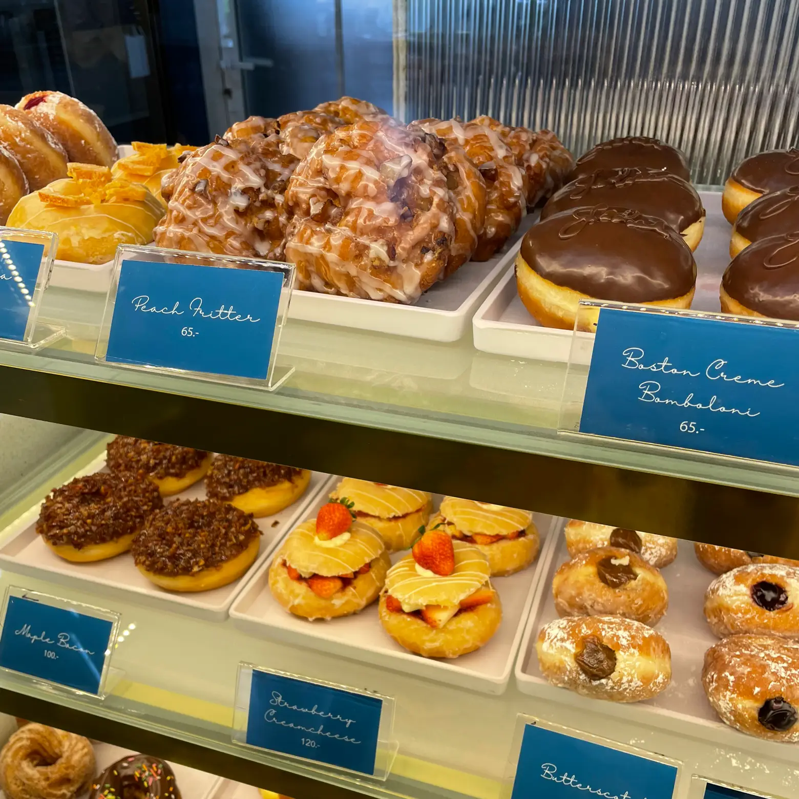 แวะมาทานโดนัทอร่อยๆ ที่ John Donut กัน 🍩 | แกลเลอรีที่โพสต์โดย ปลา ...