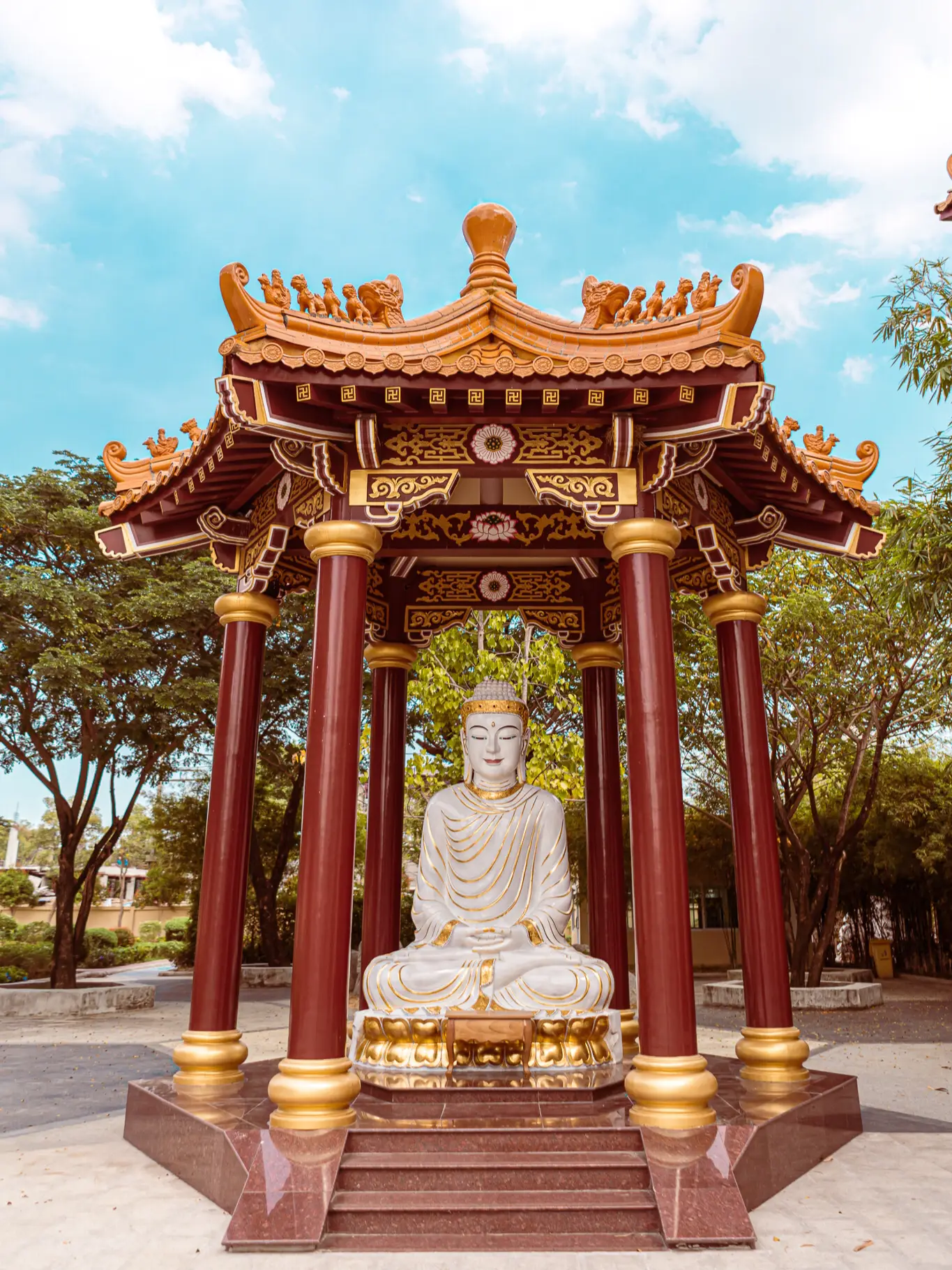 วัดจีนที่ตรุษจีนนี้ต้องมาขอพร 🧧 | แกลเลอรีที่โพสต์โดย Rina_picha | Lemon8