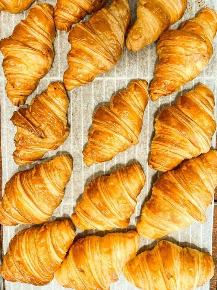 เรียนทำครัวซองค์ เพิ่มเสน่ห์ปลายจวักให้ตัวเอง | แกลเลอรีที่โพสต์โดย Tassyimm | Lemon8