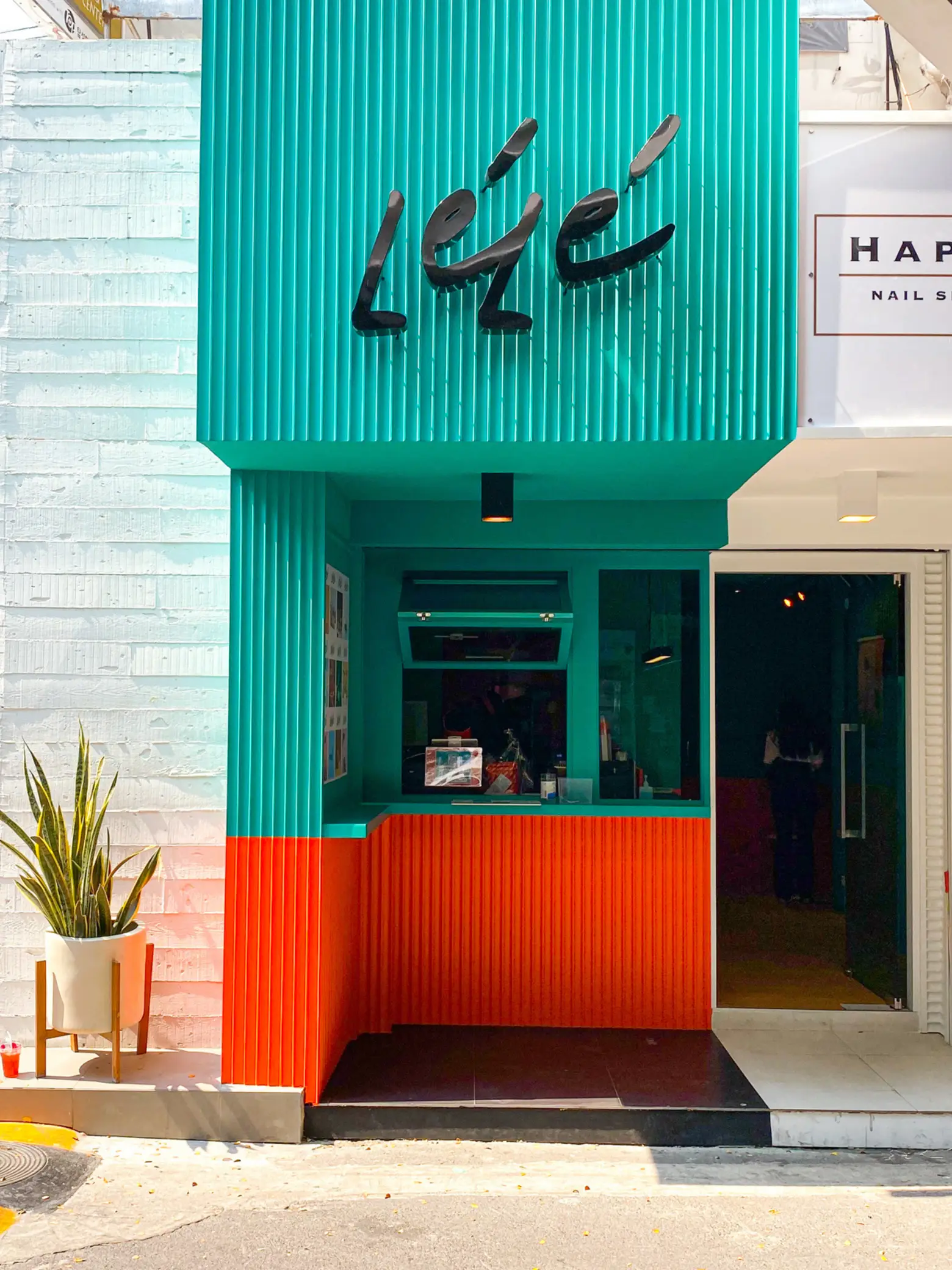 LÉLÉ Juice Bar ย่านทองหล่อ 🥤🍓🍎🍊🍌 | แกลเลอรีที่โพสต์โดย Prettyberrymuch | Lemon8