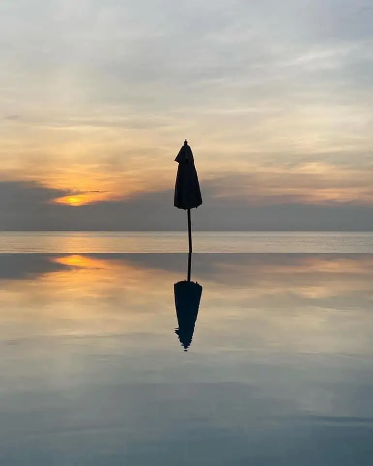 RELO โรงแรมหัวหินเปิดใหม่ หาดส่วนตัวพร้อมวิวinfinity pool💙 | แกลเลอรี ...