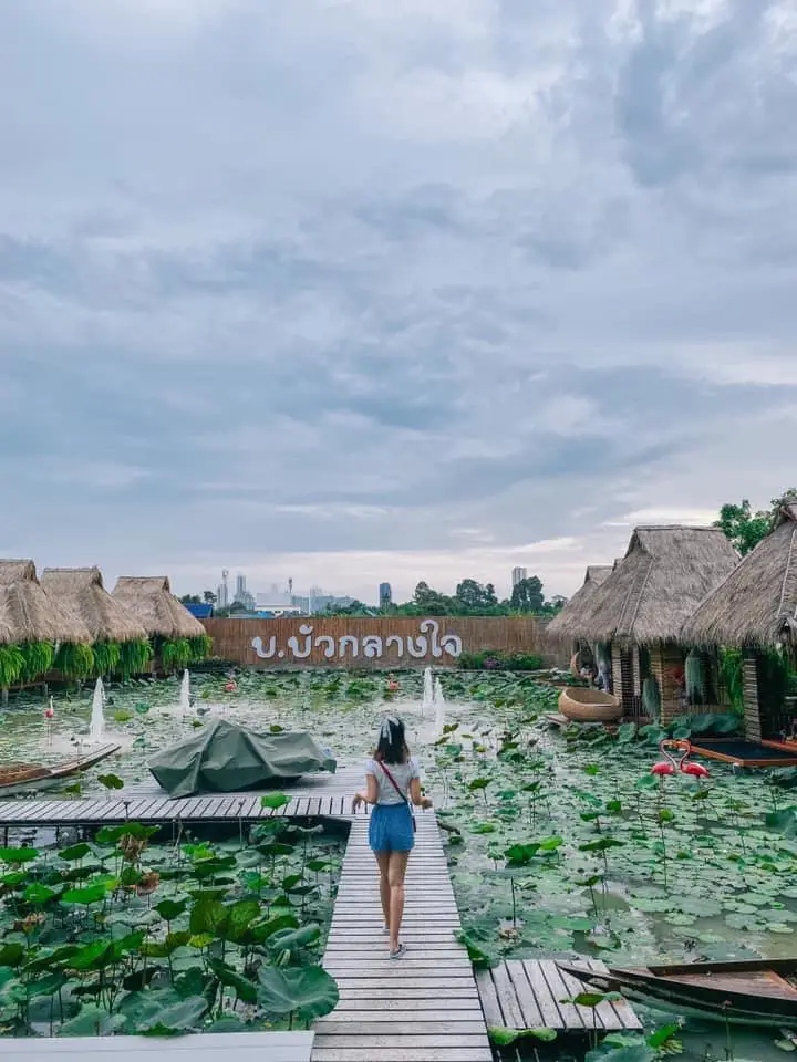 The central lotus shop, Pattaya's new landmark is very beautiful. The ...