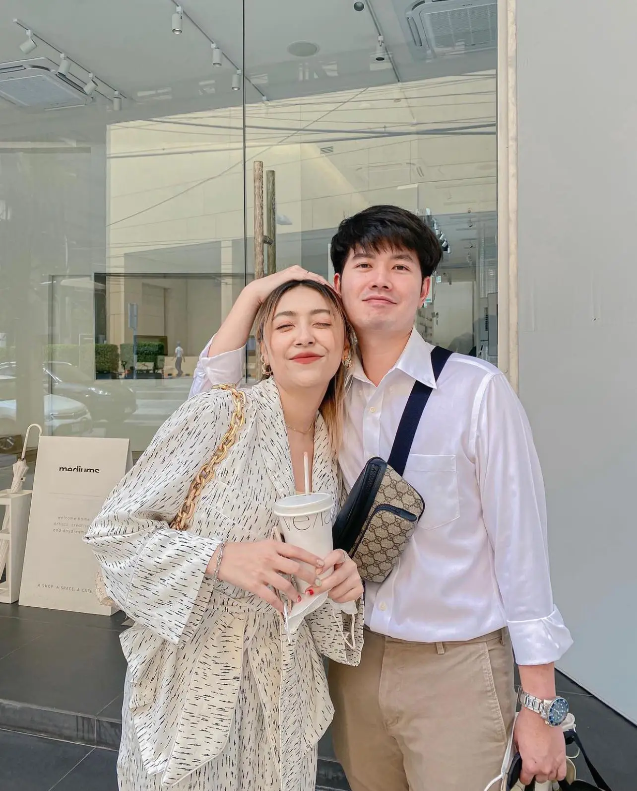 ท่าโพสต์คู่แฟน โพสต์ยังไงให้ดูรักกันมาก 555 🤪🤪 | แกลเลอรีที่โพสต์โดย Beamcdth | Lemon8