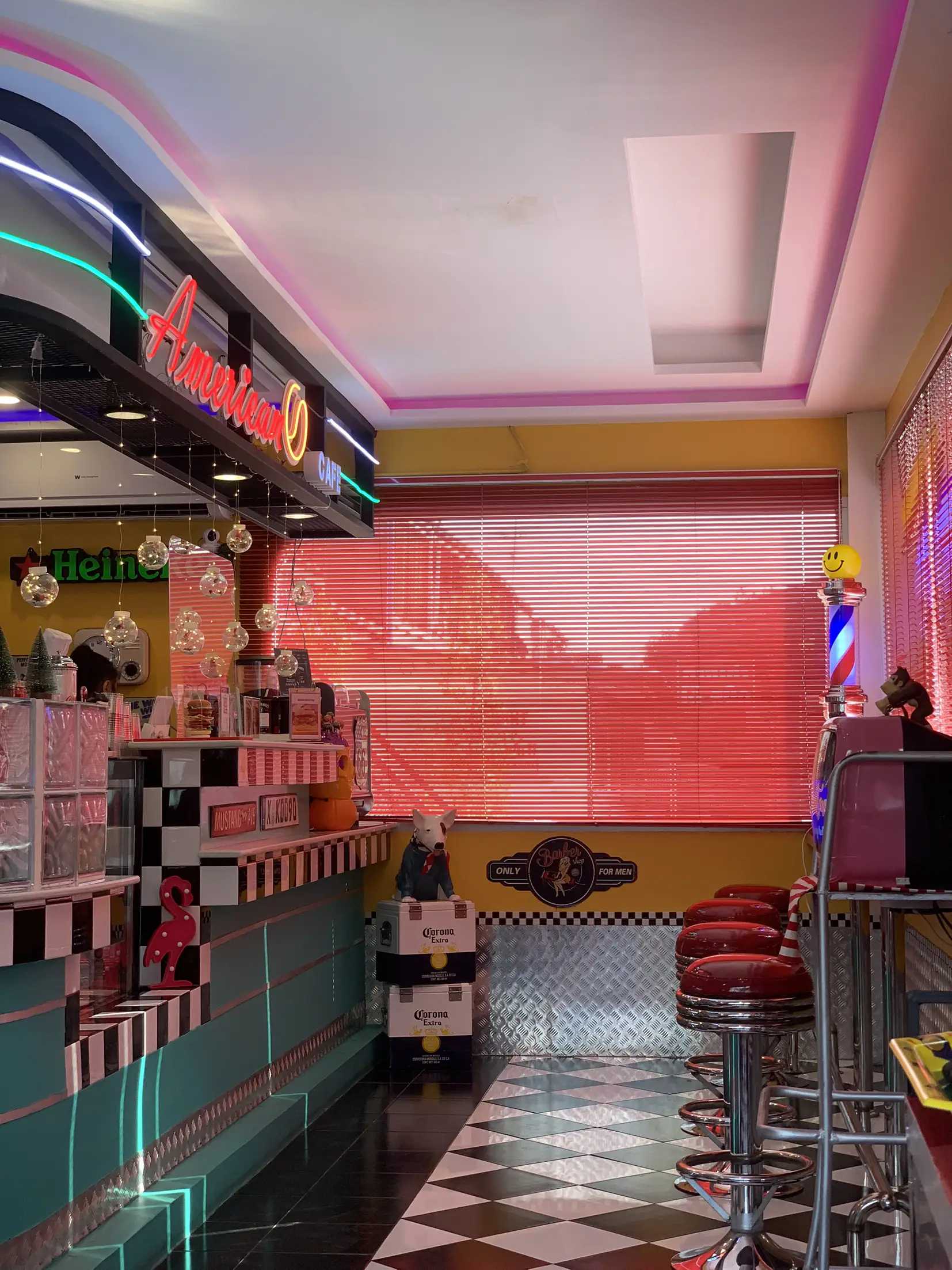 คาเฟ่ ย่านจรัญ13 สไตล์อเมริกัน 90 | แกลเลอรีที่โพสต์โดย Tg_nst | Lemon8