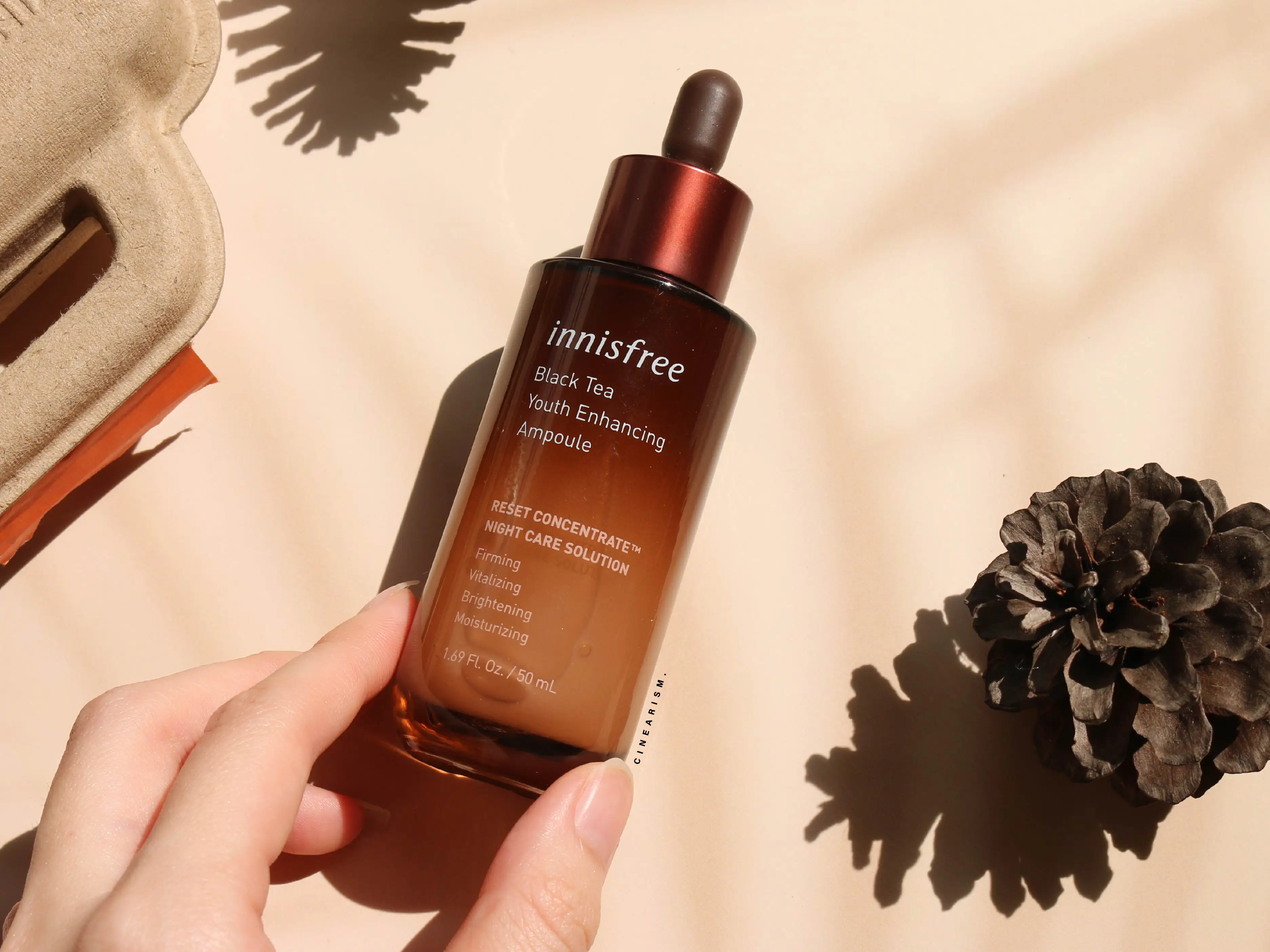 Innisfree Black Tea แอมพลูที่จะช่วยให้เราไม่ยอมแก่!!🤎 | แกลเลอรีที่โพสต์โดย cinearism💀 | Lemon8