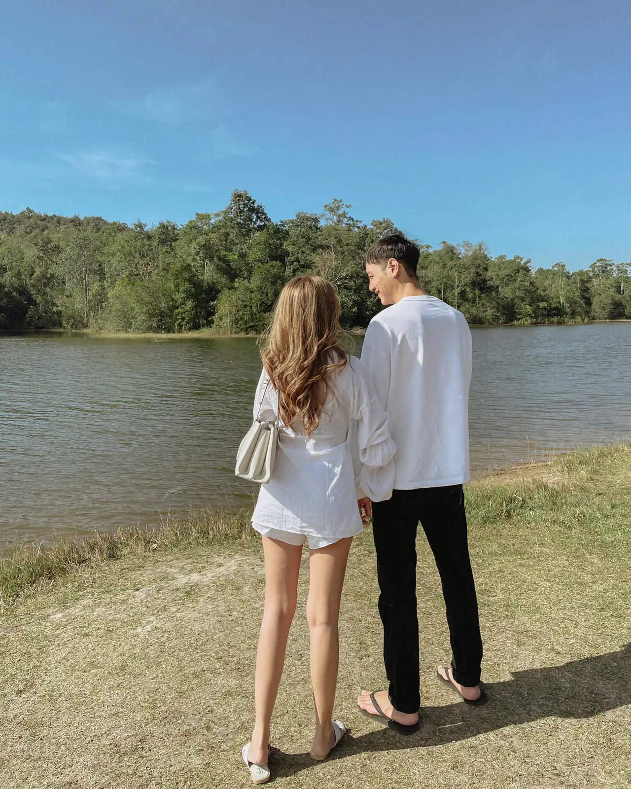 ขาตั้งกล้องคู่ใจ อยากถ่ายรูปคู่ที่ไหนก็สะดวก📸 | แกลเลอรีที่โพสต์โดย ...