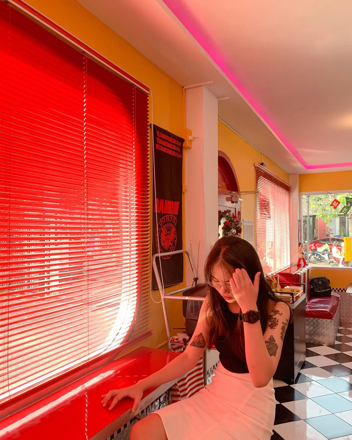 คาเฟ่ ย่านจรัญ13 สไตล์อเมริกัน 90 | แกลเลอรีที่โพสต์โดย Tg_nst | Lemon8