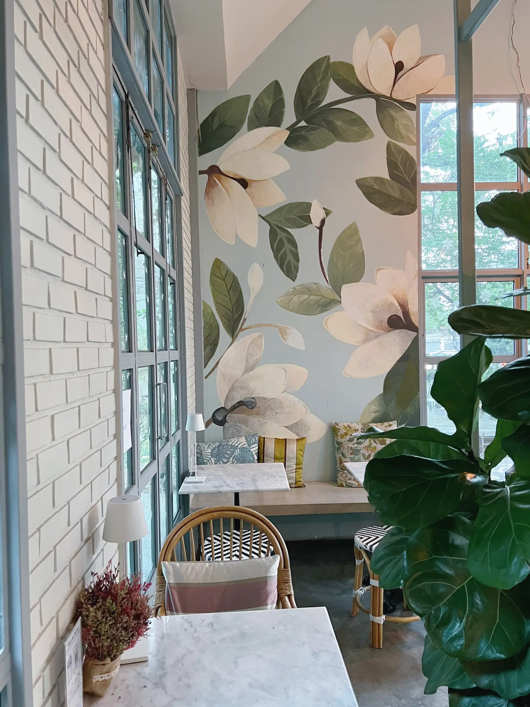 Banana & Rose 🌹 คาเฟ่สวนสวยๆ รัชดา36 | แกลเลอรีที่โพสต์โดย yuk_yuki | Lemon8