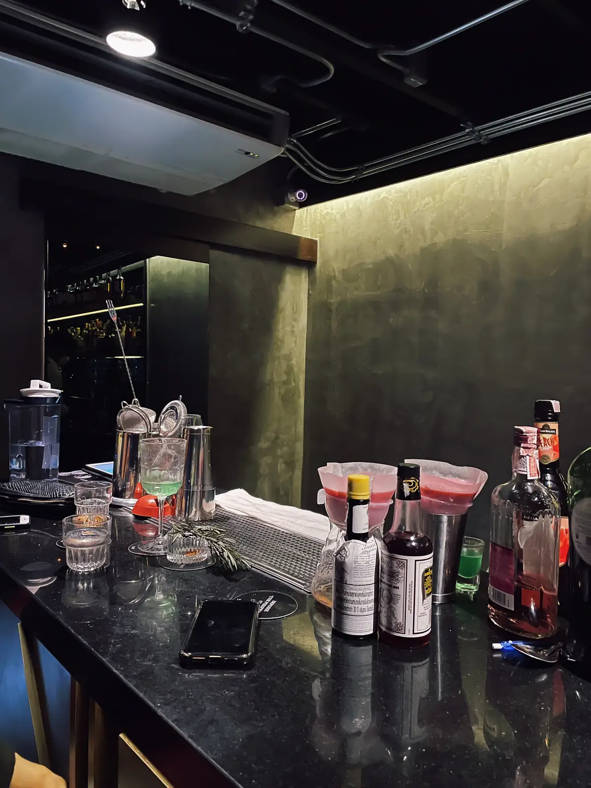 Where bar! บาร์ลับ ย่านนาคนิวาส | แกลเลอรีที่โพสต์โดย Nutannnhd | Lemon8