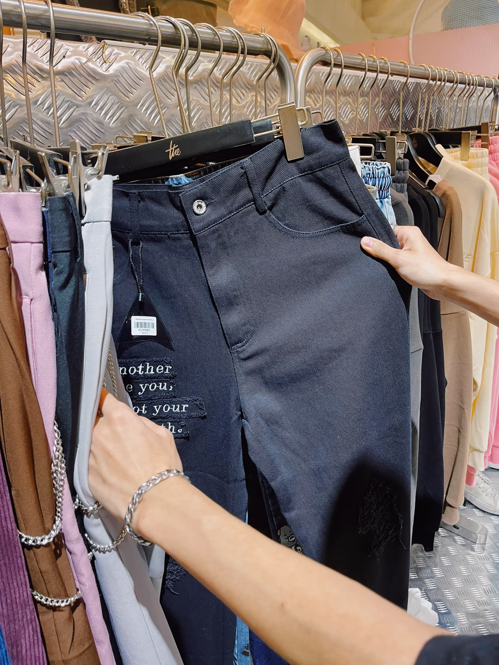 Urthe เสื้อผ้าสุดเก๋ ย่านรังสิต เด็กรังสิตห้ามพลาด 😍 | แกลเลอรีที่โพสต์โดย หมูหมิวรีวิว | Lemon8