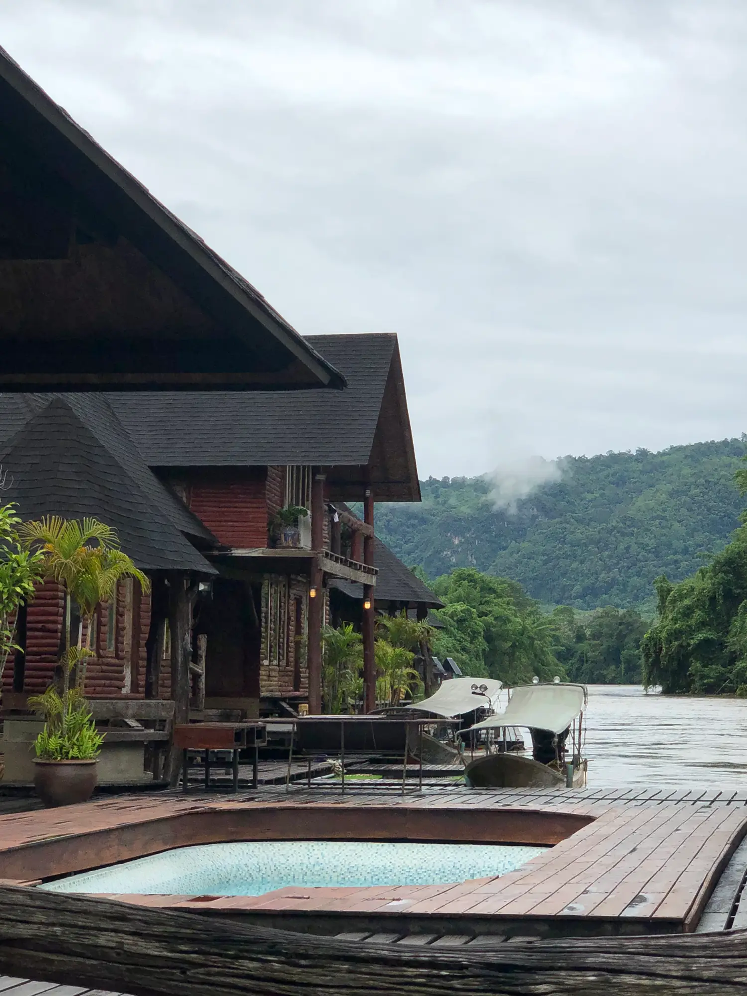 กาญจนบุรี มีแบบนี้ด้วยเหรอ ! | แกลเลอรีที่โพสต์โดย Pomelo.pyn | Lemon8