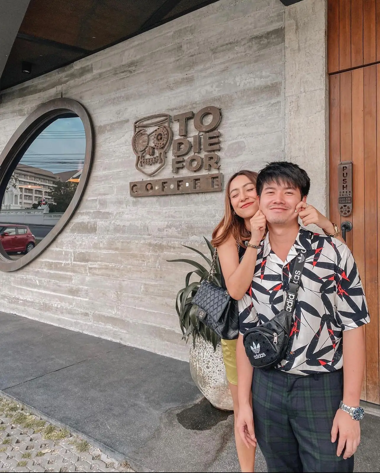 ท่าโพสต์คู่แฟน โพสต์ยังไงให้ดูรักกันมาก 555 🤪🤪 | แกลเลอรีที่โพสต์โดย Beamcdth | Lemon8