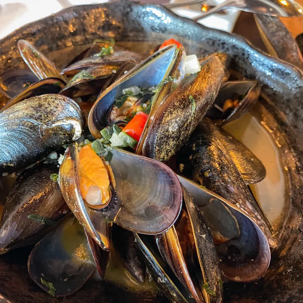 Emily in Bangkok ก็มา🖤 | แกลเลอรีที่โพสต์โดย specialnice | Lemon8