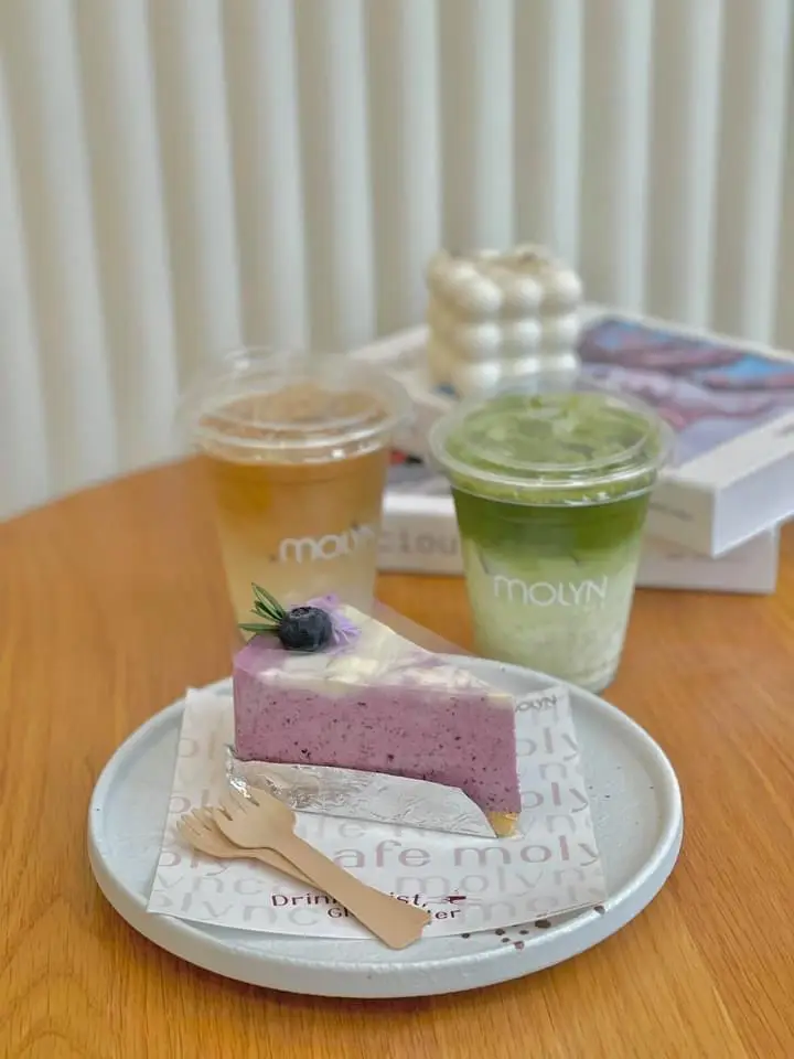 MOLYN Cafe คาเฟ่มินิมอล ย่านเกษตรนวมินทร์ | แกลเลอรีที่โพสต์โดย ...
