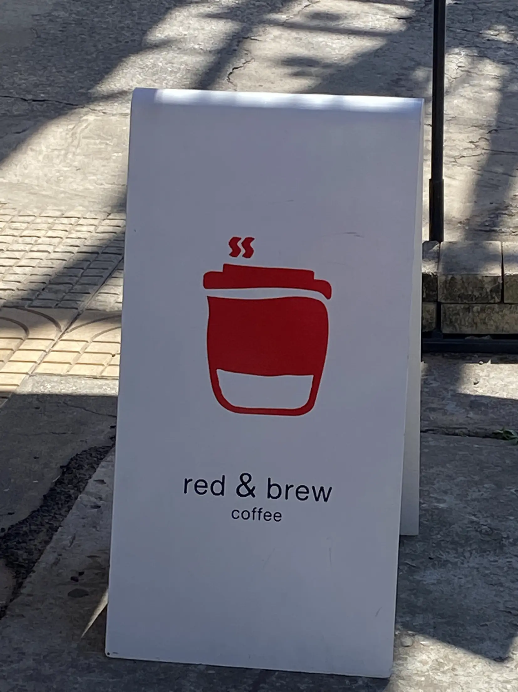 Red and Brew Coffee cafe 🎈📮 | แกลเลอรีที่โพสต์โดย youyouyou | Lemon8