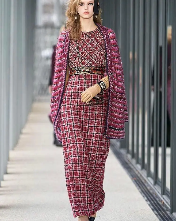 ชวนส่องแฟชั่นจากโชว์ CHANEL 2021/22 Métiers d'art | แกลเลอรีที่โพสต์โดย ...