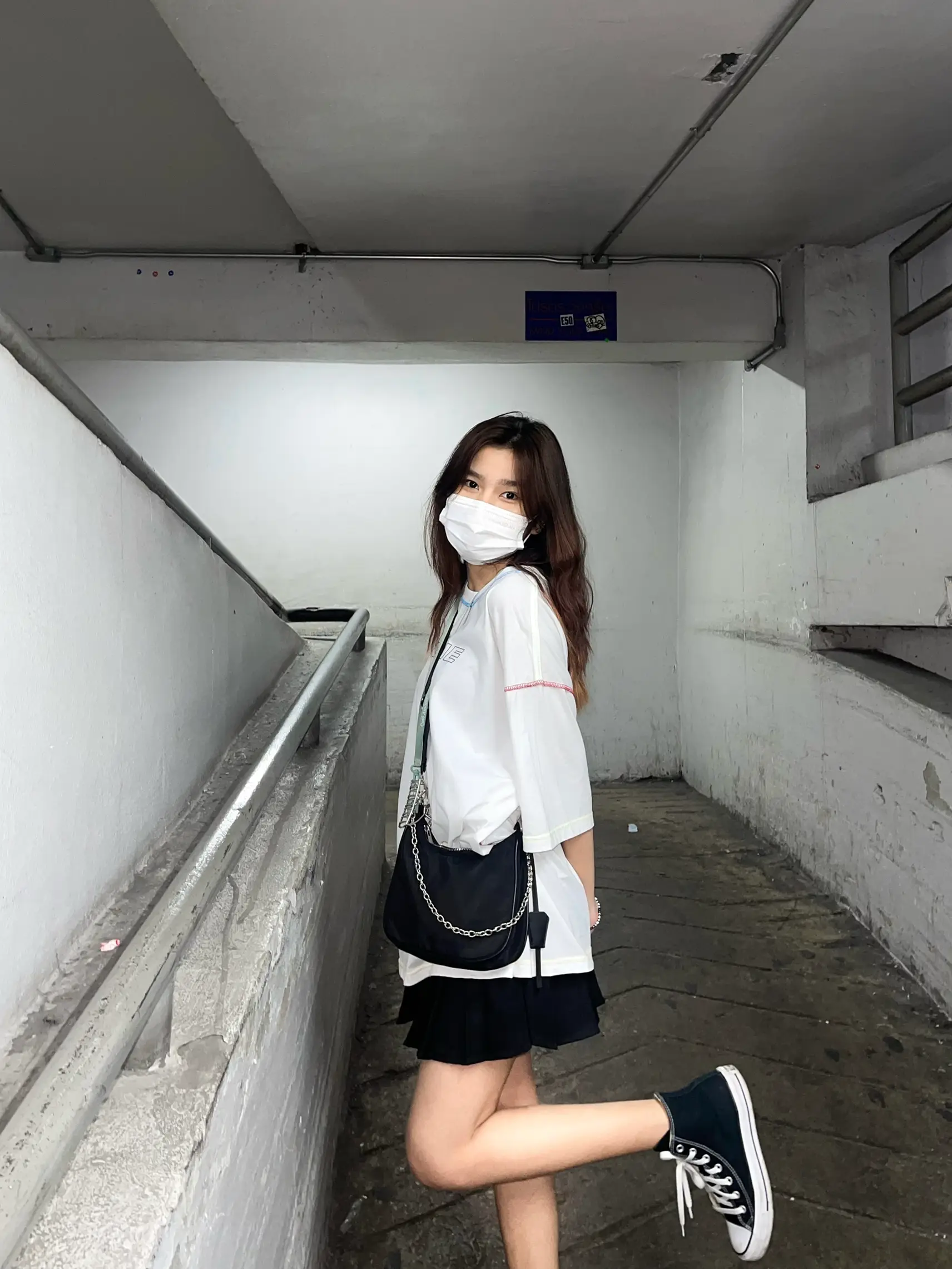 แต่งตัวคุมโทนขาว-ดำ 🤍🩶🖤 | แกลเลอรีที่โพสต์โดย Fern Munchupa | Lemon8