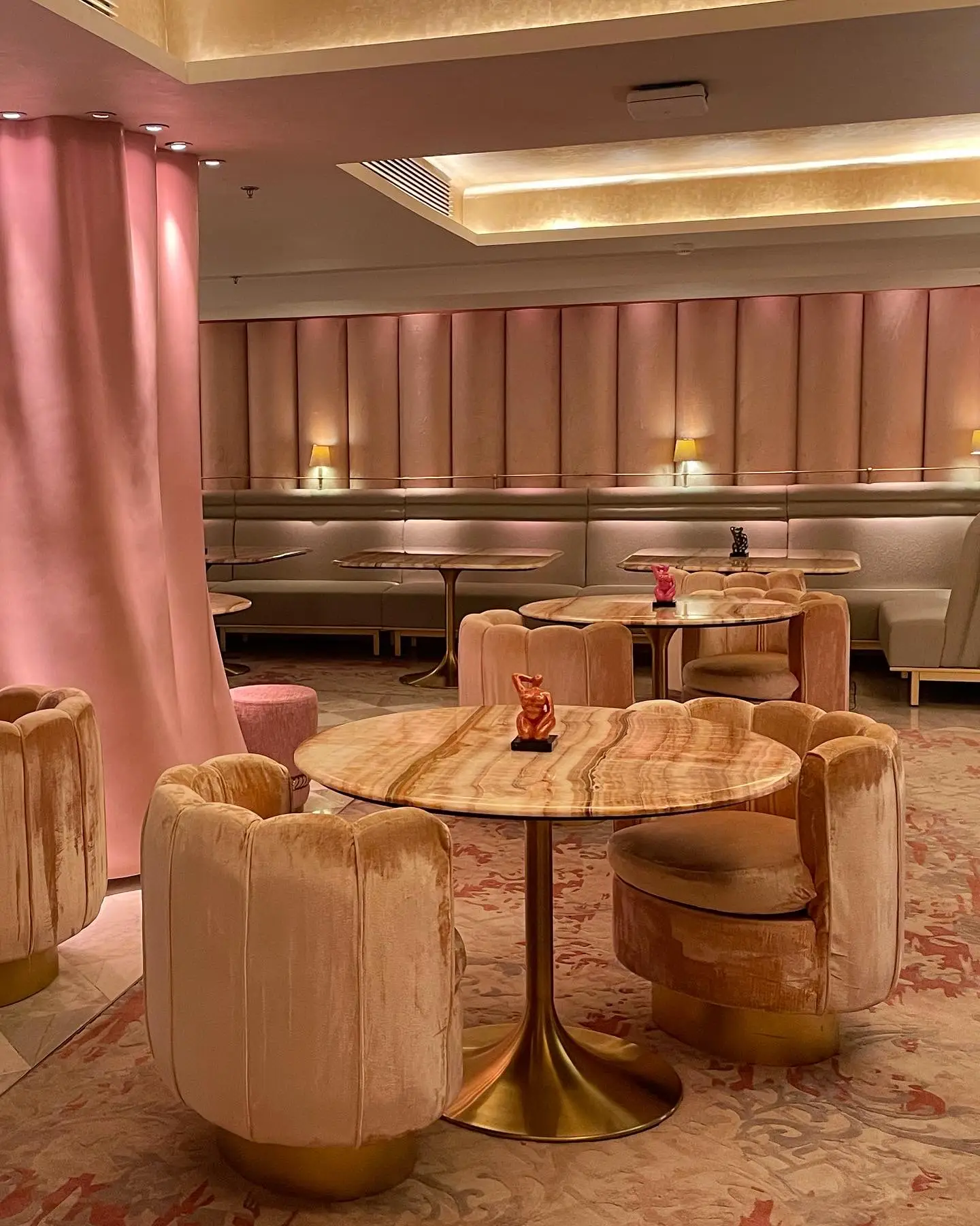 Pink Bar บาร์สีชมพู วิวปัง ฟีลเจ้าหญิงสุด 💞 | แกลเลอรีที่โพสต์โดย ...