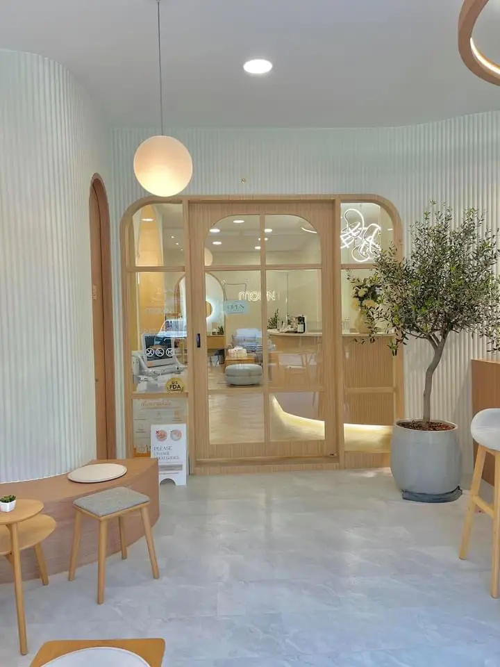 MOLYN Cafe คาเฟ่มินิมอล ย่านเกษตรนวมินทร์ | แกลเลอรีที่โพสต์โดย ...