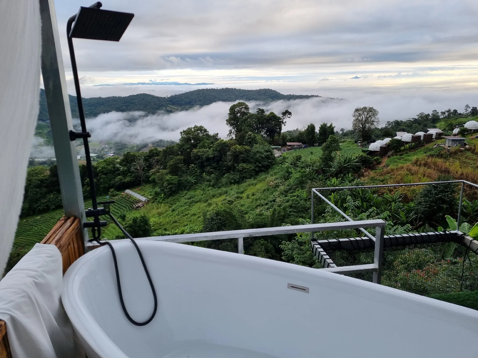 ที่พัก #ม่อนแจ่ม ราคาดี วิวปัง ️ | แกลเลอรีที่โพสต์โดย oillyyung | Lemon8