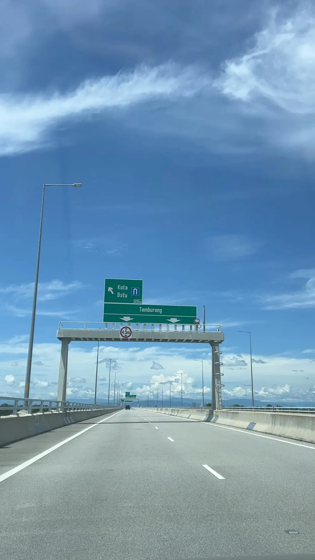 Sultan Haji Omar Ali Saifuddien Bridge | Video diterbitkan oleh Siraj munir | Lemon8