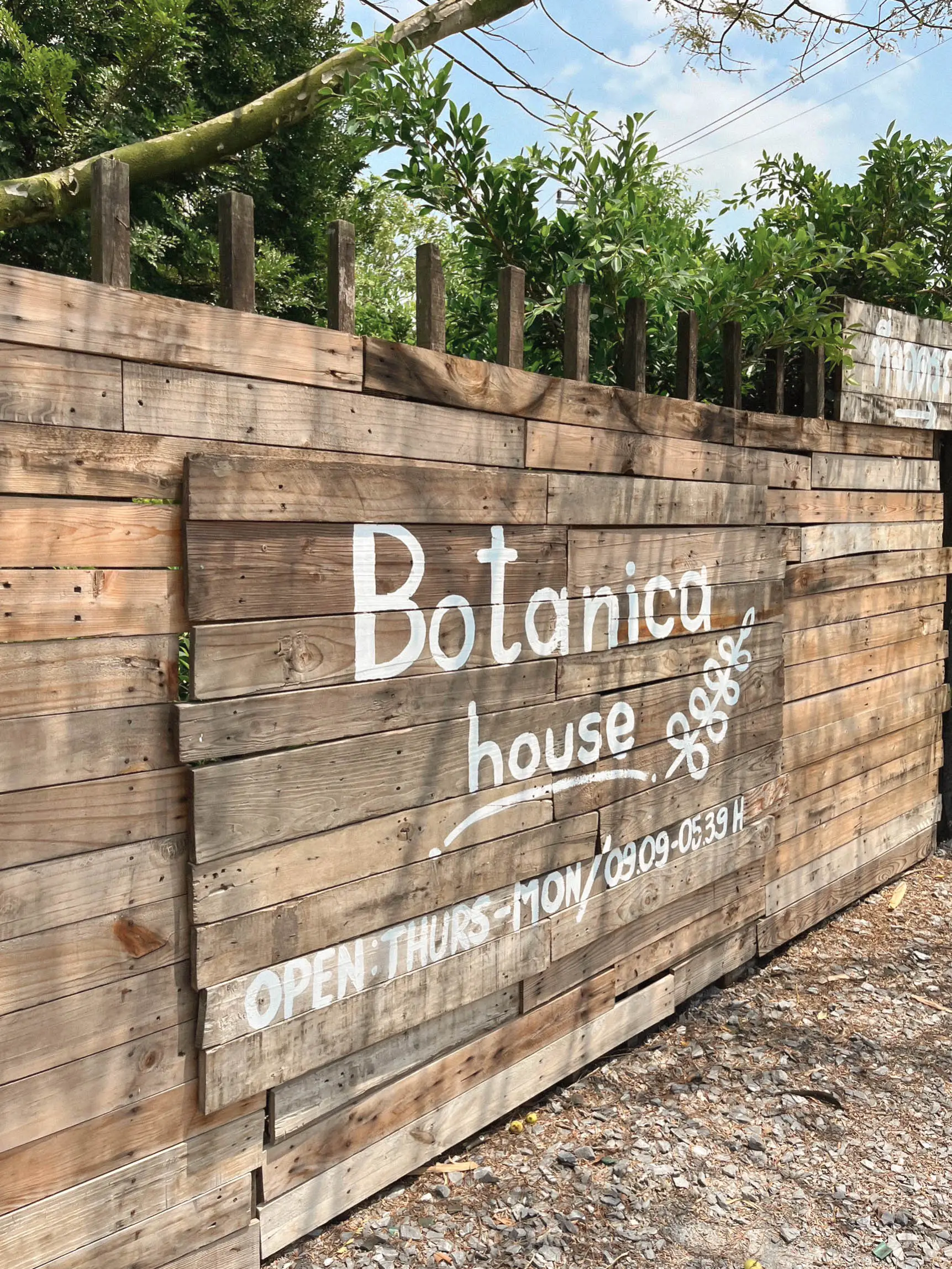 🌷คาเฟ่เล็กๆในสวนดอกไม้ลึกลับแต่น่าค้นหา : Botanica house🍒 | แกลเลอรีที่ ...