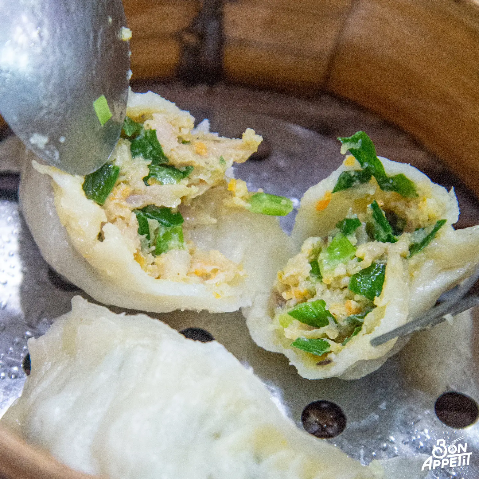 Hong Kong-style dim sum 19 baht each!! 🇭🇰🥟🥢 has Xiao Long blowing fresh ...