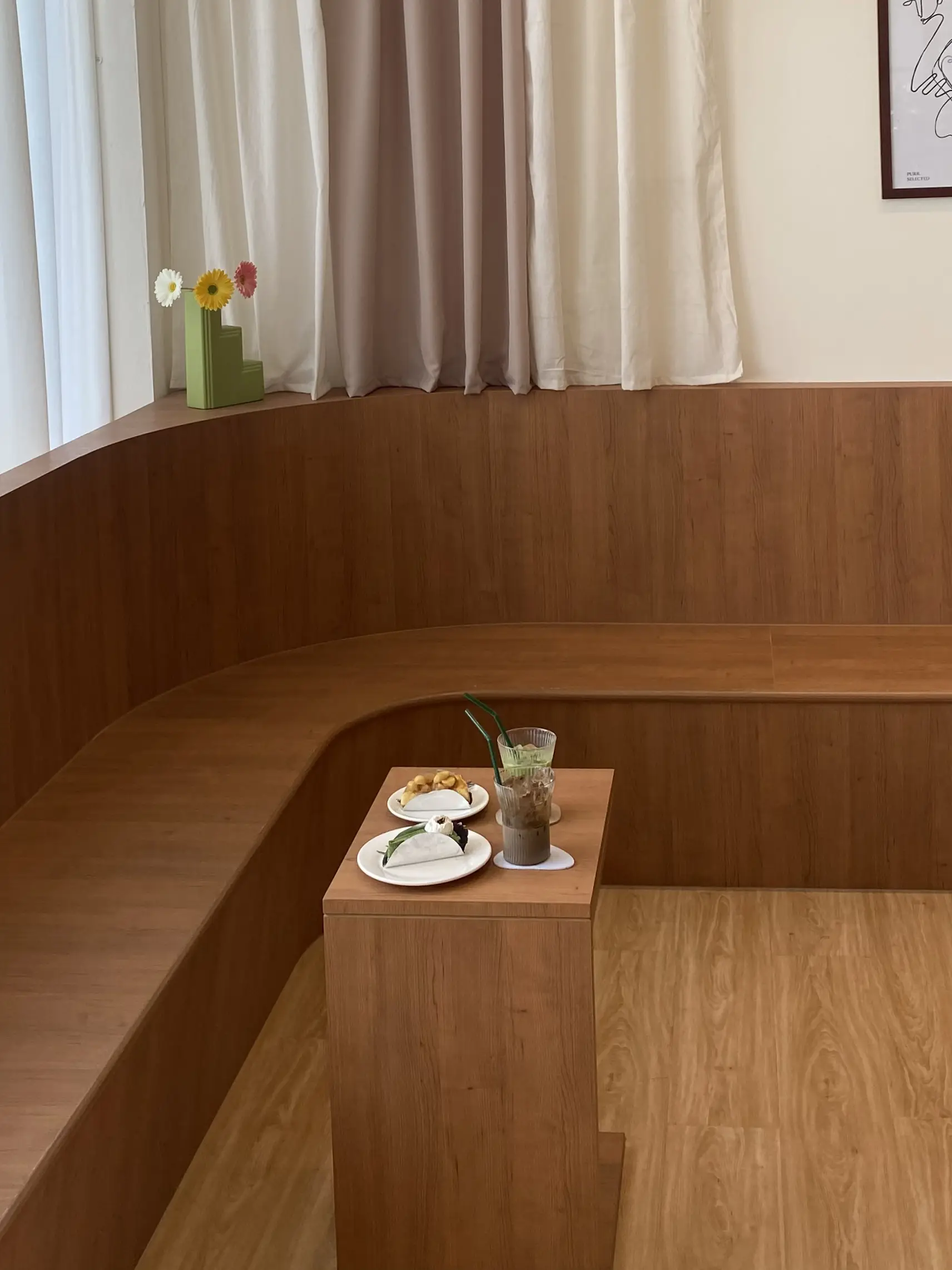 LOOSE CAFE & STUDIO | ปักคาเฟ่ minimal ย่านนวมินทร์ 💭🤍 | แกลเลอรีที่โพสต์โดย Kaimoox 🍮 | Lemon8