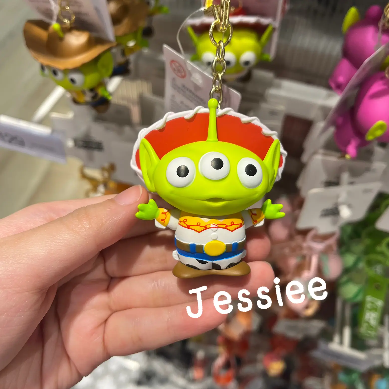 💖พวงกุญแจ Green Man remixx🛸 @miniso | แกลเลอรีที่โพสต์โดย yokk | Lemon8