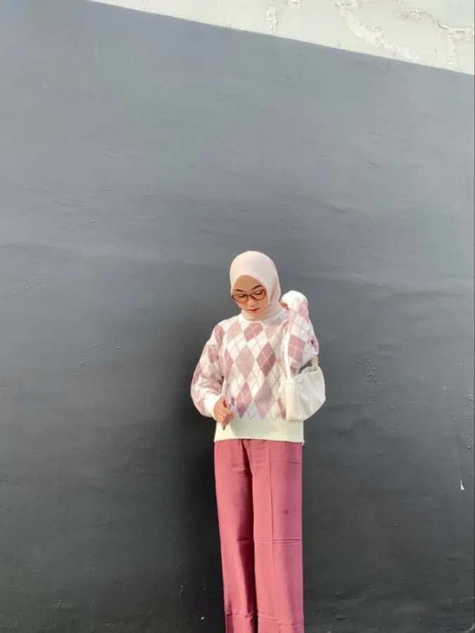 rekomendasi outfit ala cewe kue 🍰 🧁 | แกลเลอรีที่โพสต์โดย ndaa | Lemon8