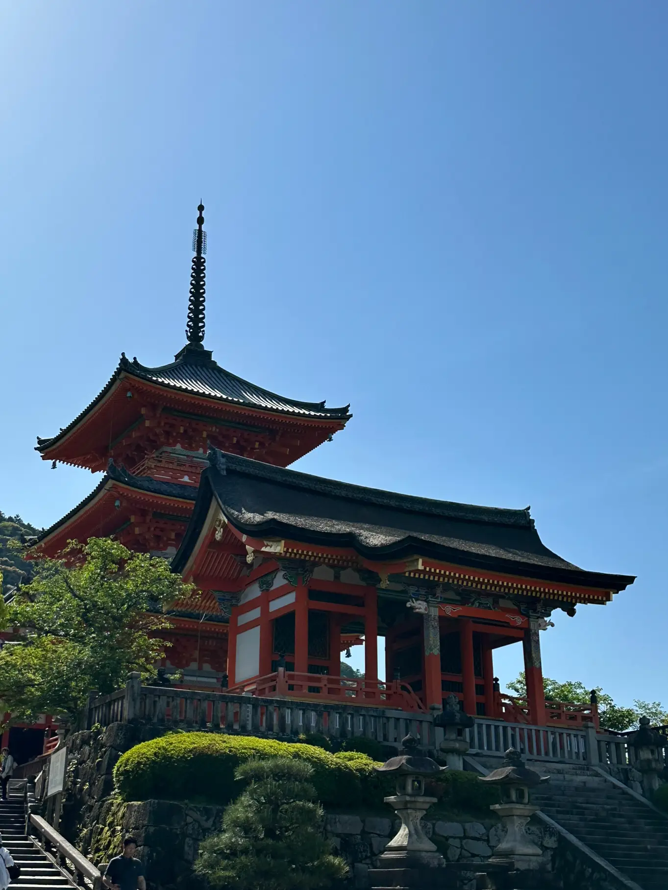 พาเที่ยววัดน้ำใส Kiyomizu dera เกียวโต⛩️🗼🌟 | แกลเลอรีที่โพสต์โดย Tharinee J. | Lemon8