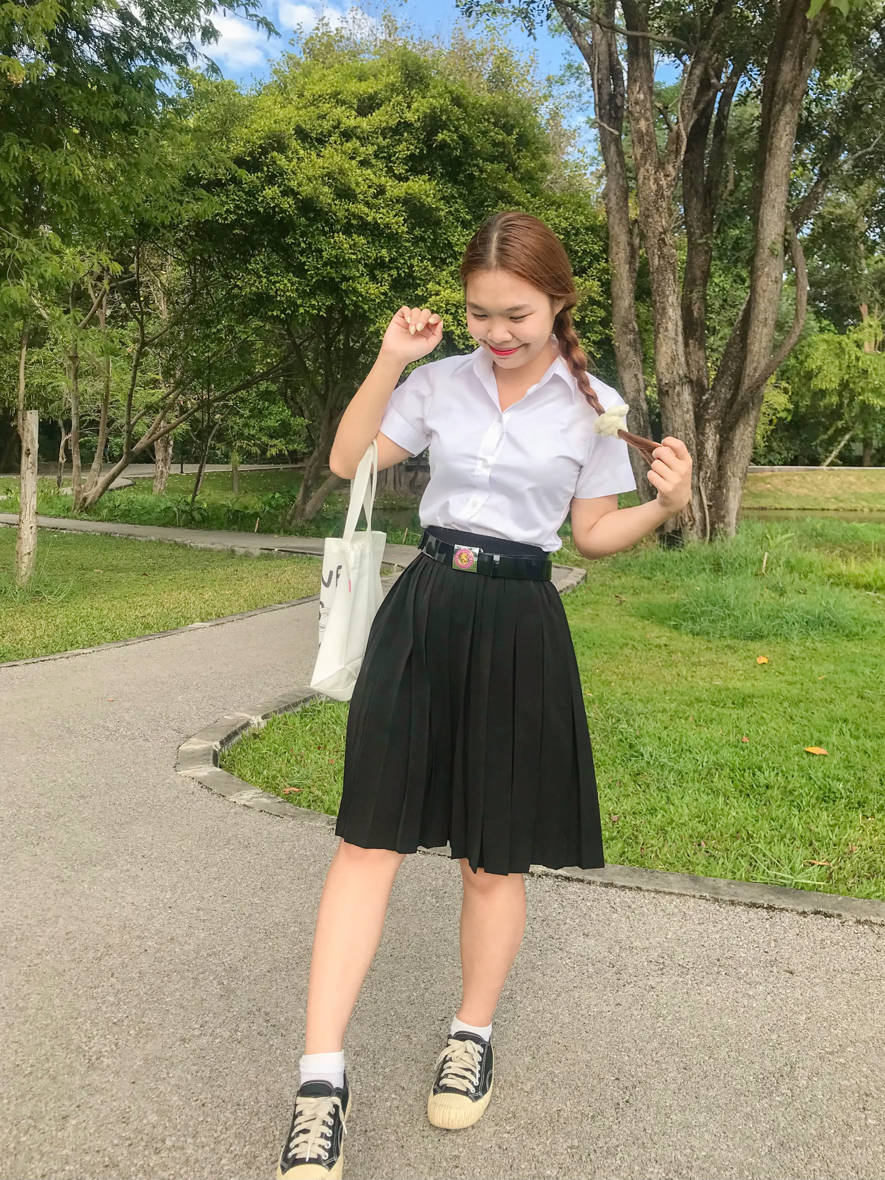 พิกัดชุดนักศึกษาทรงสวยถูกใจ!🫶🏻 | แกลเลอรีที่โพสต์โดย Ployy_pwnii | Lemon8