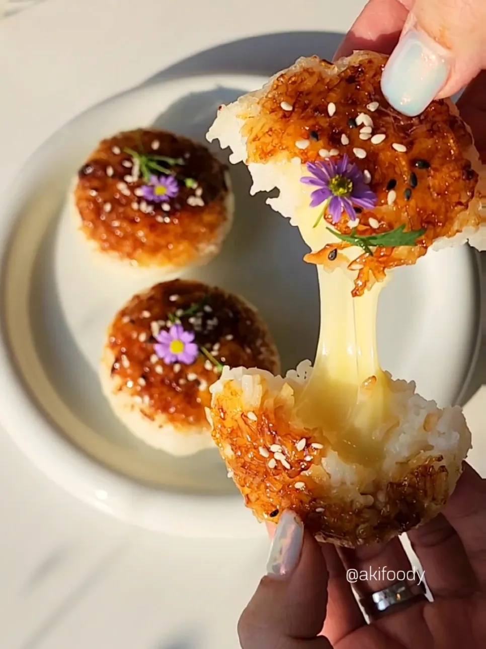 Cheesy Yaki Onigiri in Air Fryer🍘🧀 | วิดีโอที่เผยแพร่โดย Aki.ki__ | Lemon8