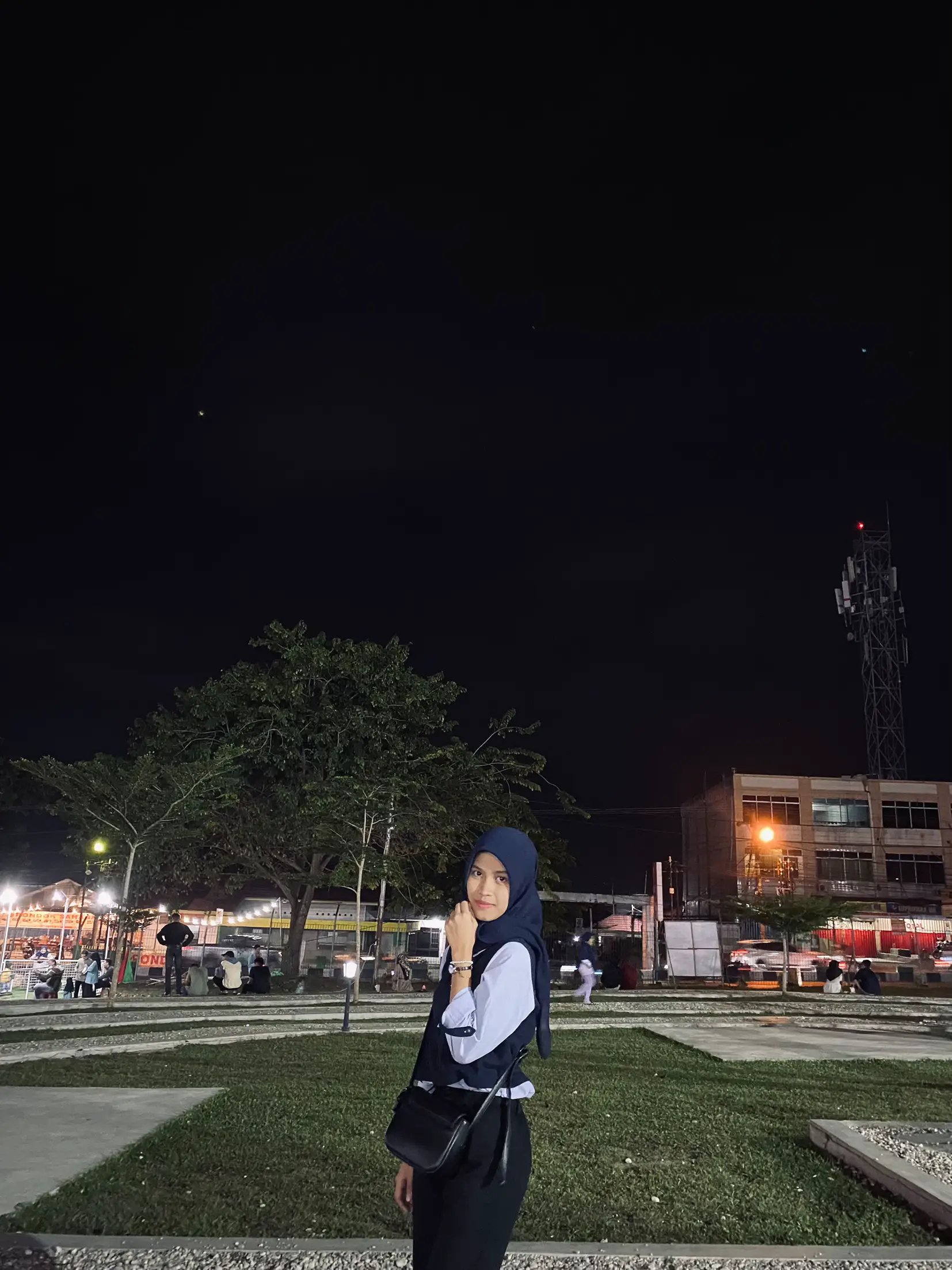 Pose OOTD anti jaim 🙆🏻‍♀️ 💐 | Galeri diposting oleh adyana dhea | Lemon8