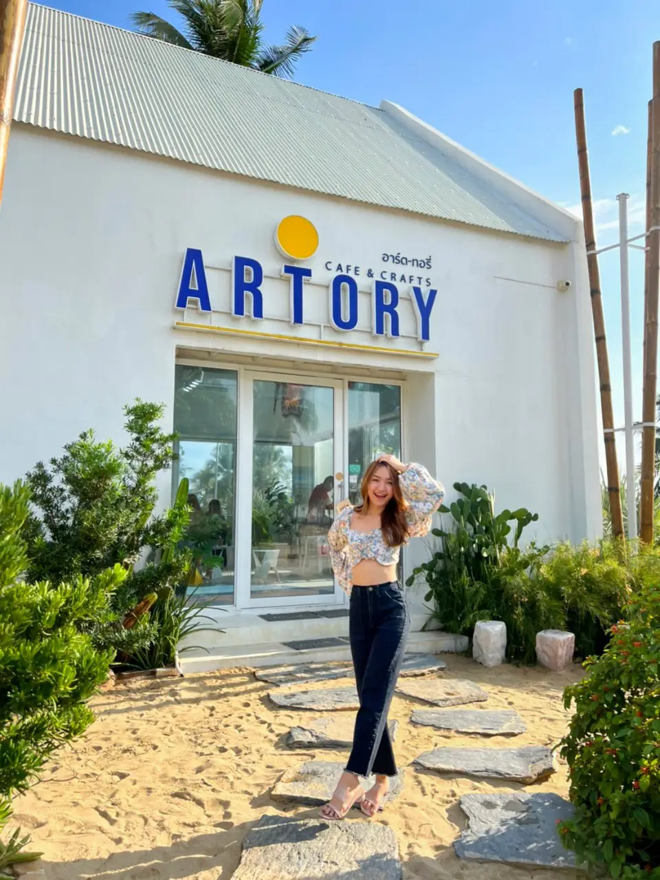 คาเฟ่บางแสน แสงดีมากก - Artory café and craft 💙 | แกลเลอรีที่โพสต์โดย ...