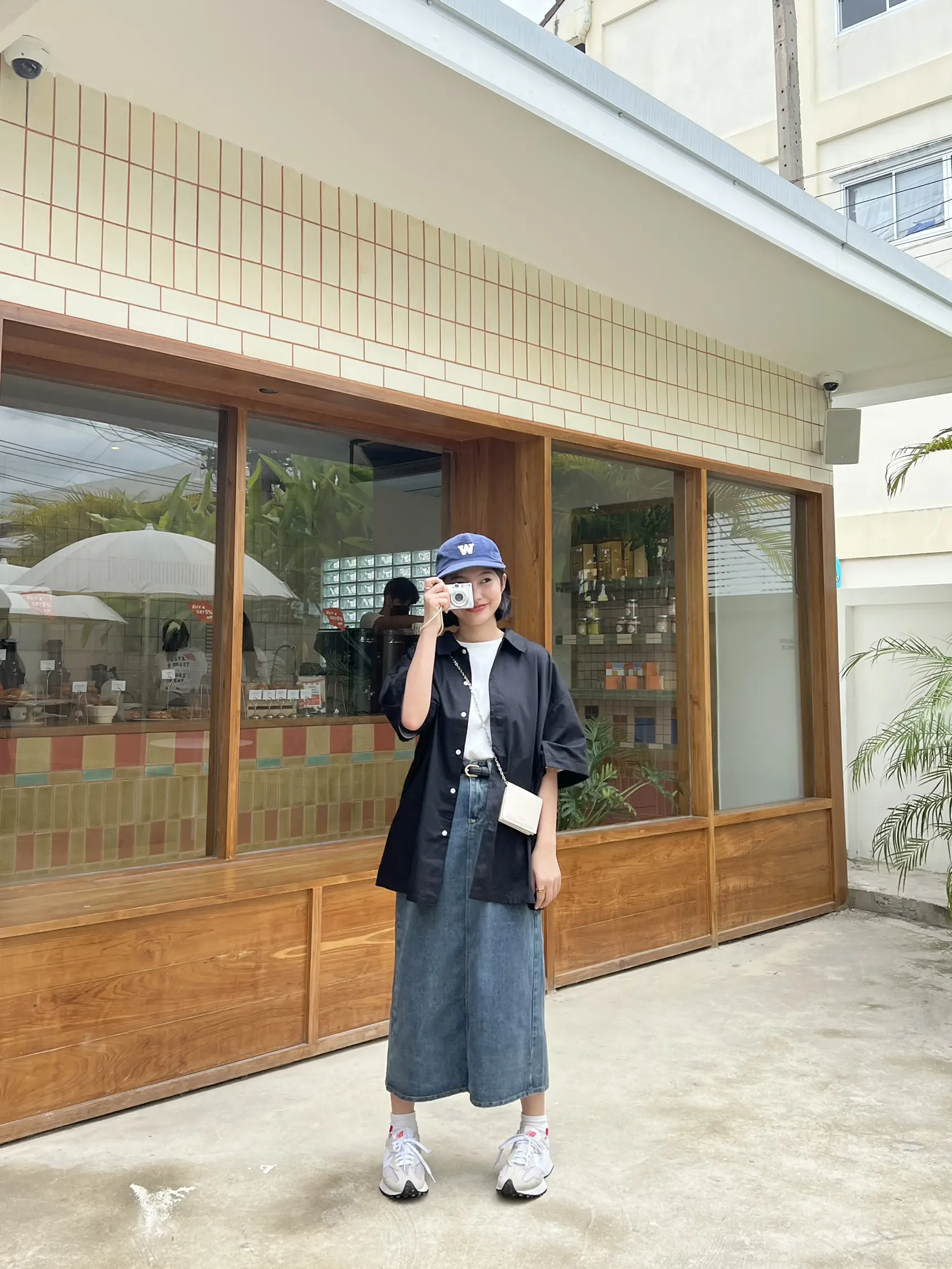 Outfit x oversize shirt , jean skirt (บอยเวอร์) | แกลเลอรีที่โพสต์โดย Phetchsg | Lemon8