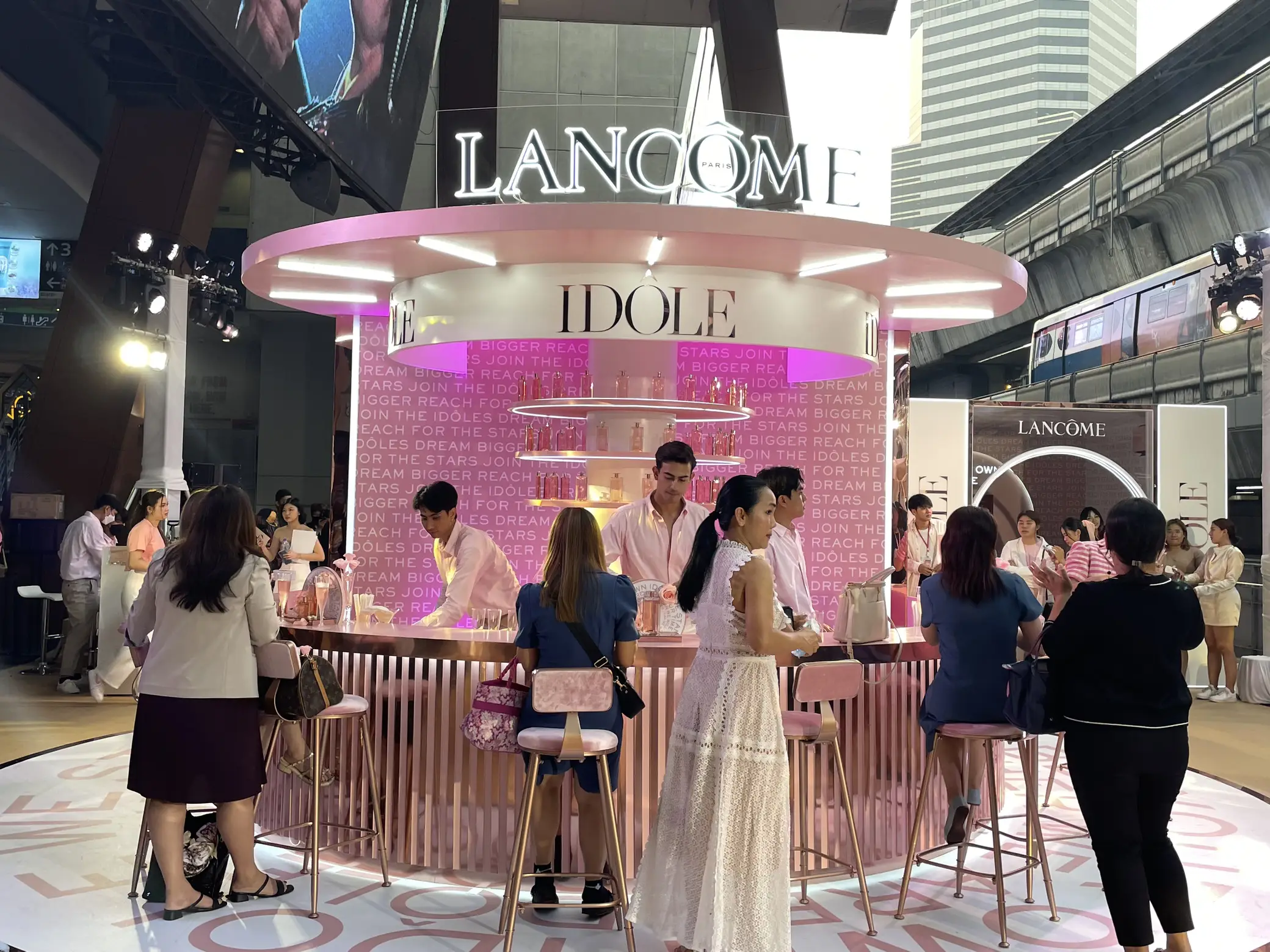 LANCOME IDOLE ยกความหอมมาอยู่ใจกลางสยาม🌹💓 | แกลเลอรีที่โพสต์โดย cinearism💀 | Lemon8