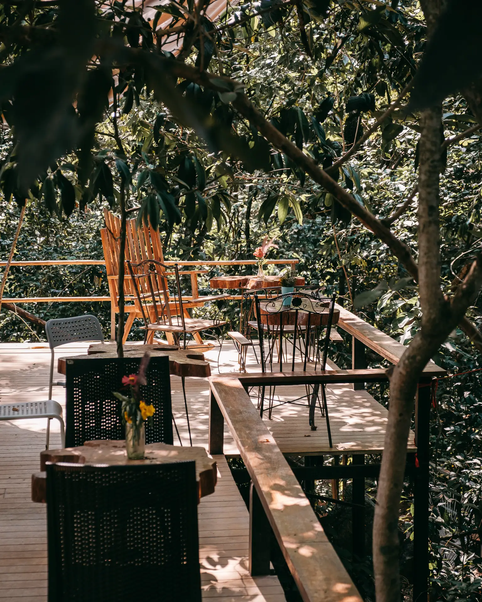 The Hidden Falls ในสวนลับ คาเฟ่ติดลำธาร บางพระ ชลบุรี | แกลเลอรีที่ ...