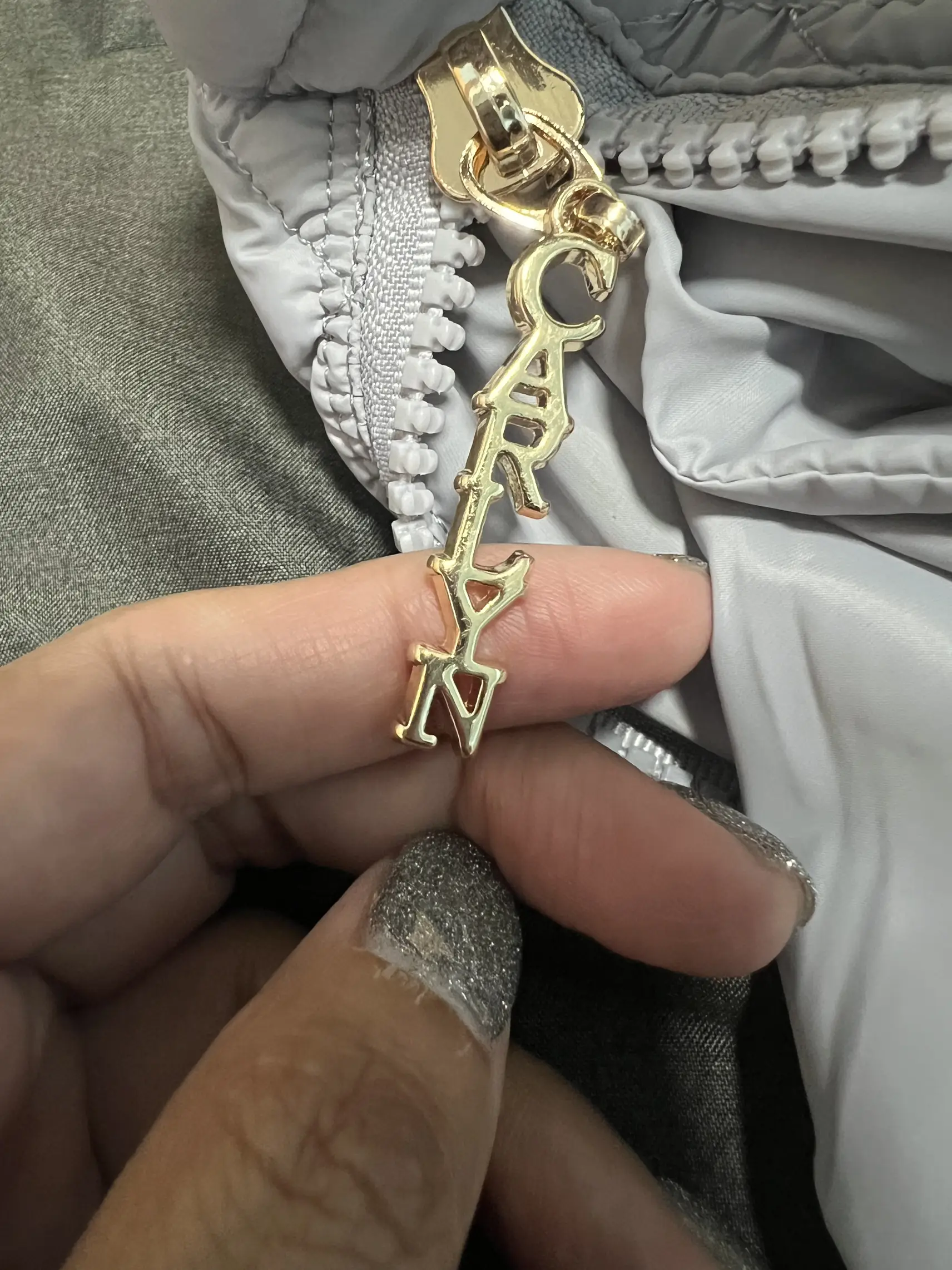 รบกวนเช็ค carlyn แท้ปลอมค่ะ | แกลเลอรีที่โพสต์โดย kluay_kluay | Lemon8