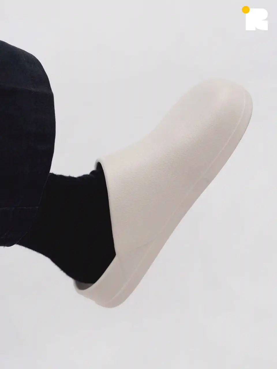 โดนัทยังมีรู แต่ Crocs The Dylan Clog รุ่นนี้ ไม่มีรูแล้วจ้าาา | แกลเลอ ...