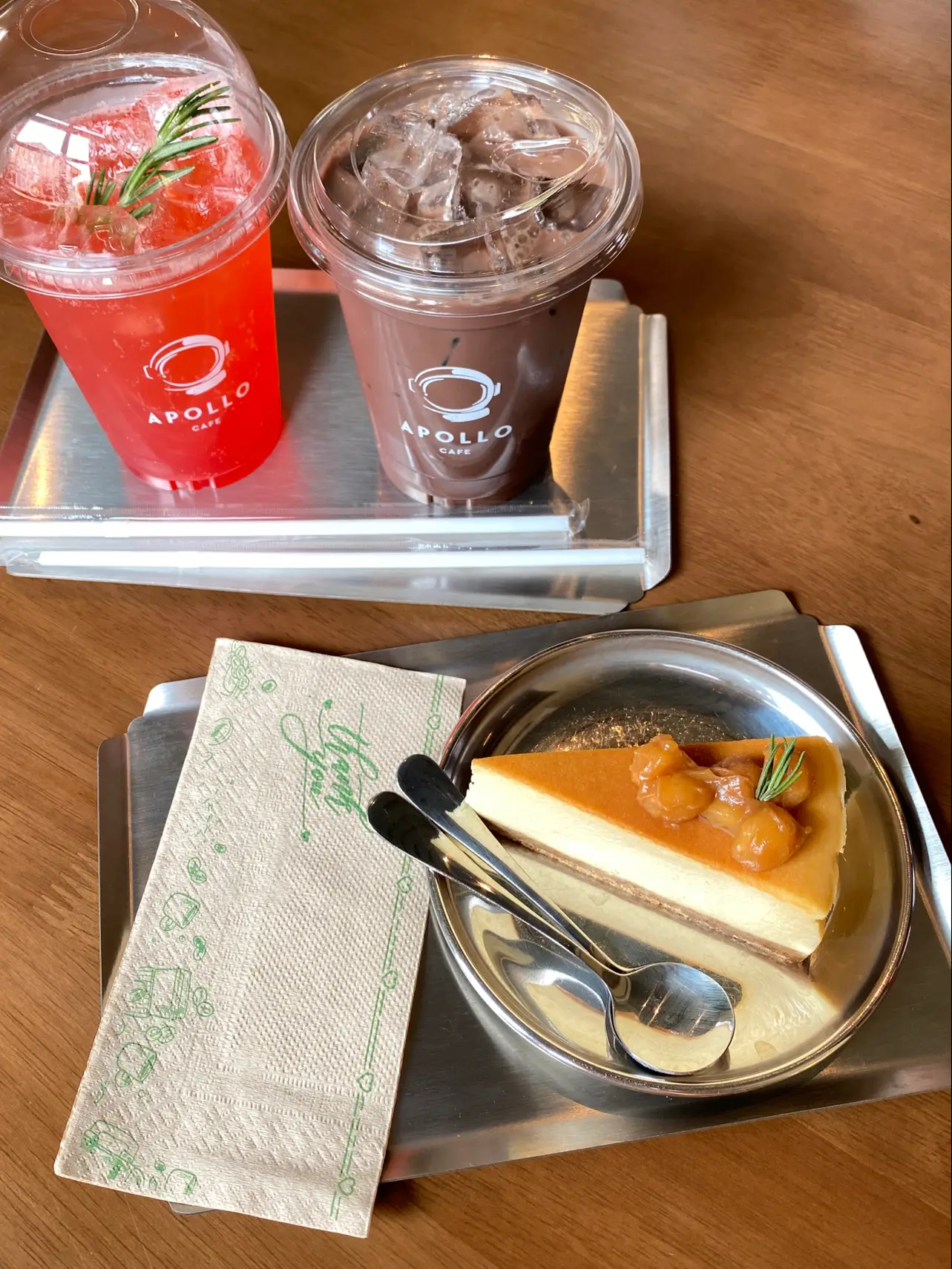 Apollo cafe🥤คาเฟ่ตึกเก่า กลิ่นอายความvintageกลางเมืองลำพูน | แกลเลอรี ...