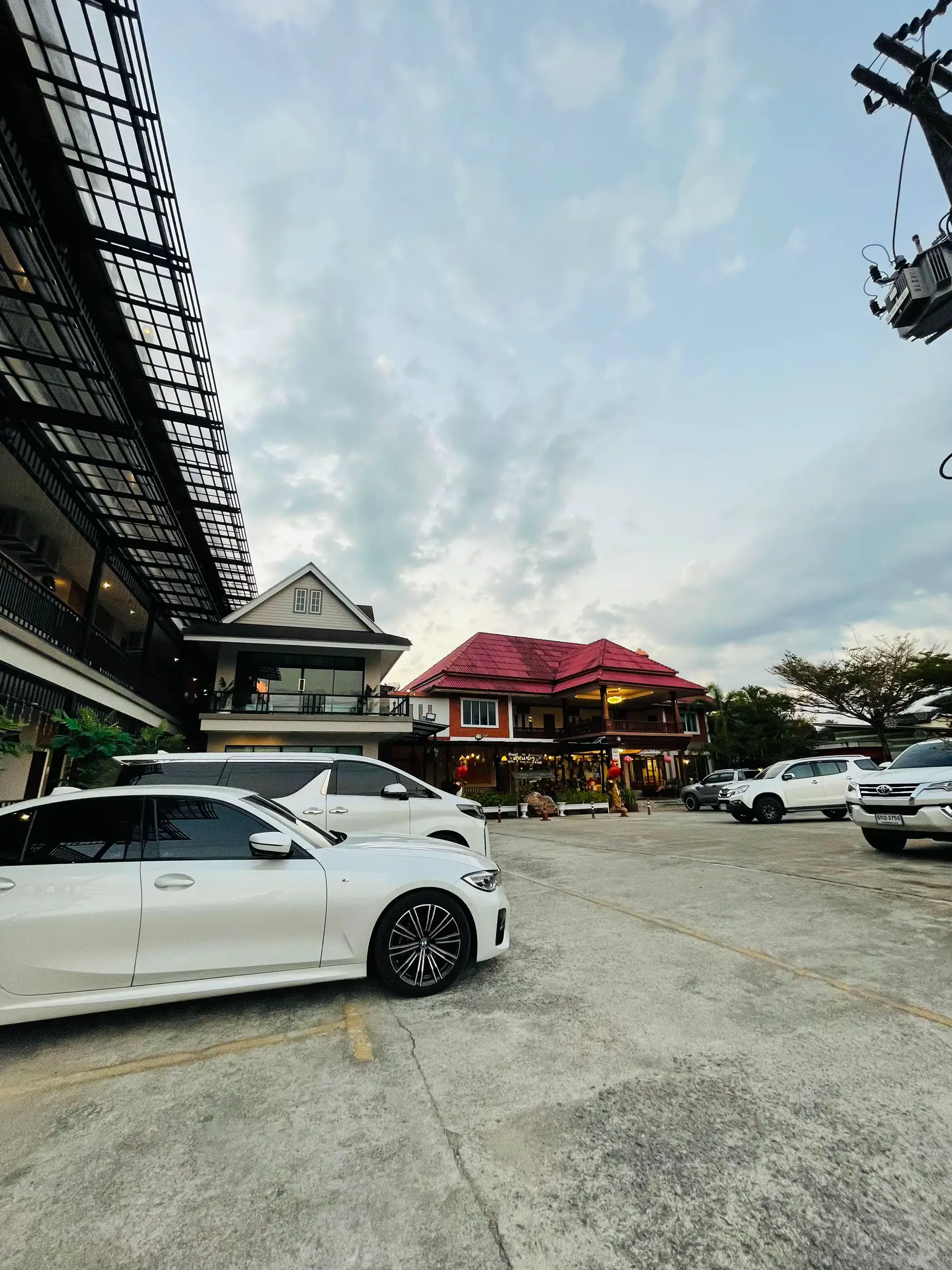 แนะนำที่พักไกล้ๆ สะพานมอญ | แกลเลอรีที่โพสต์โดย TL tangkwa | Lemon8