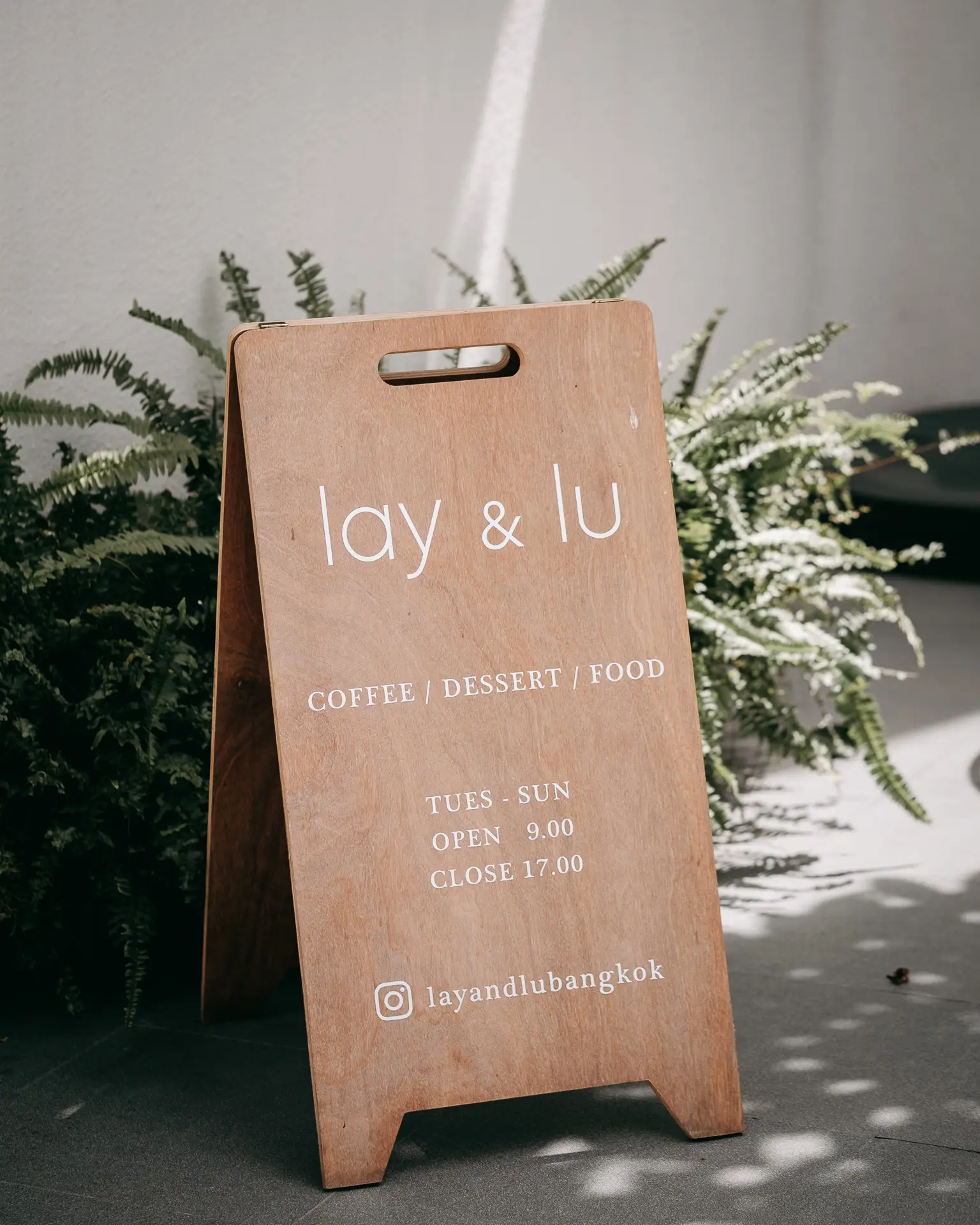 Lay and Lu คาเฟ่สีขาวบรรยากาศโฮมมี่ๆ สุขุมวิท 64 | แกลเลอรีที่โพสต์โดย ...