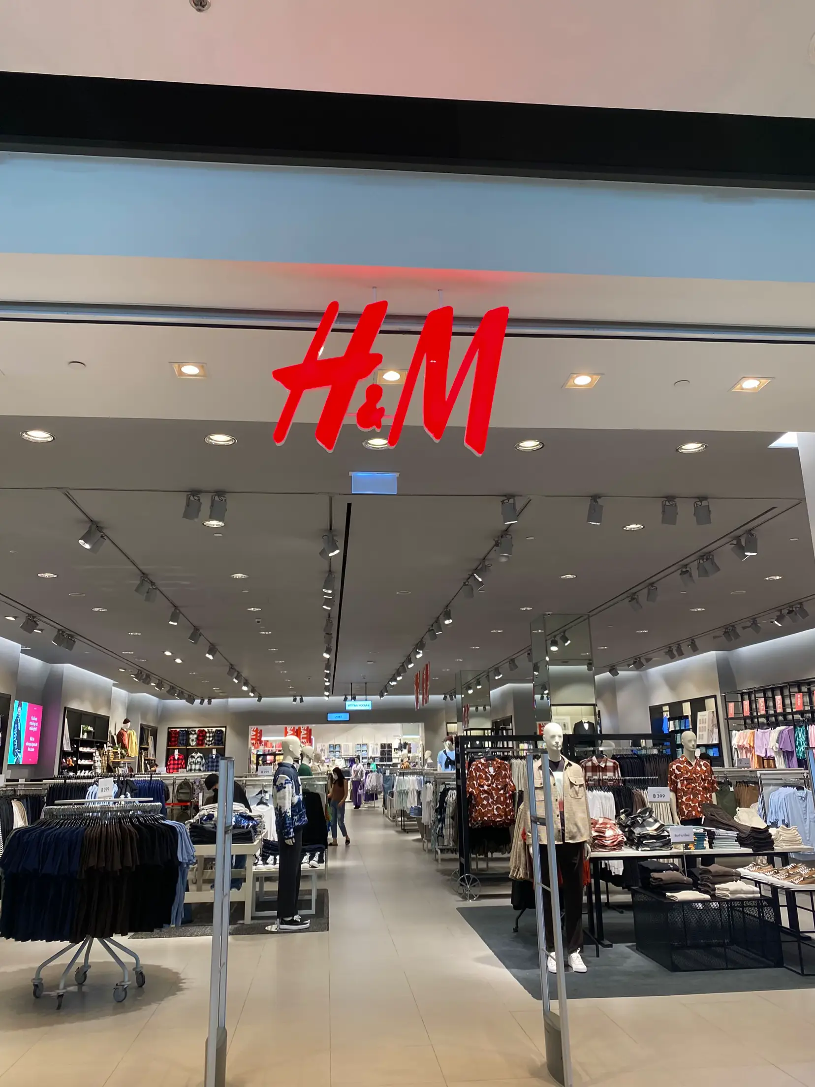 พาส่อง H&M 💐 แฟชั่น Y2K และหน้าหนาวต้องมา👀💭 | แกลเลอรีที่โพสต์โดย ppdararat ꔛ 🦕 | Lemon8