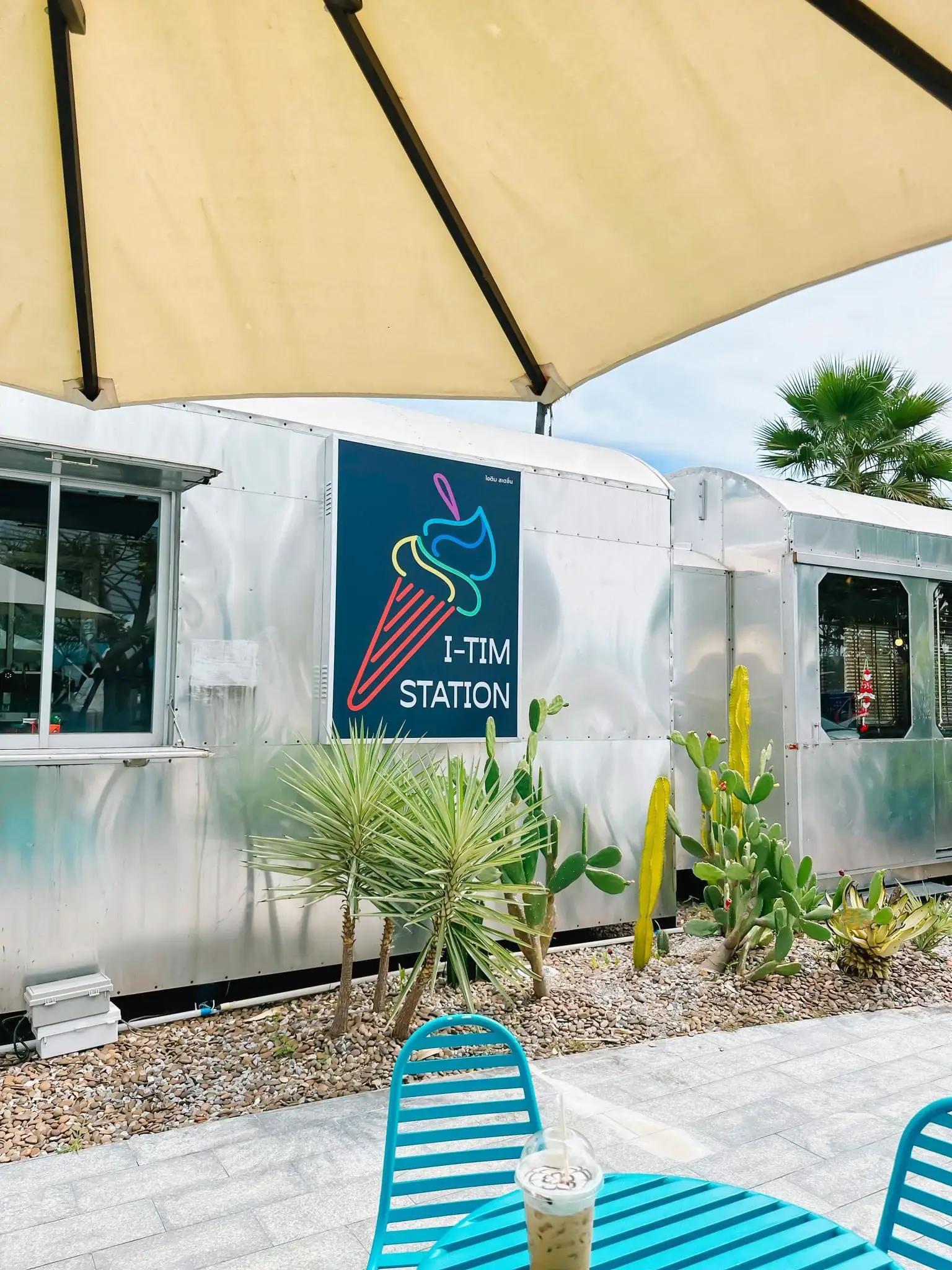 I Tim Station คาเฟ่ชะอำ 💭🏝️ ️🥤📸🐻 | แกลเลอรีที่โพสต์โดย เที่ยวตามหมี 🐻 | Lemon8