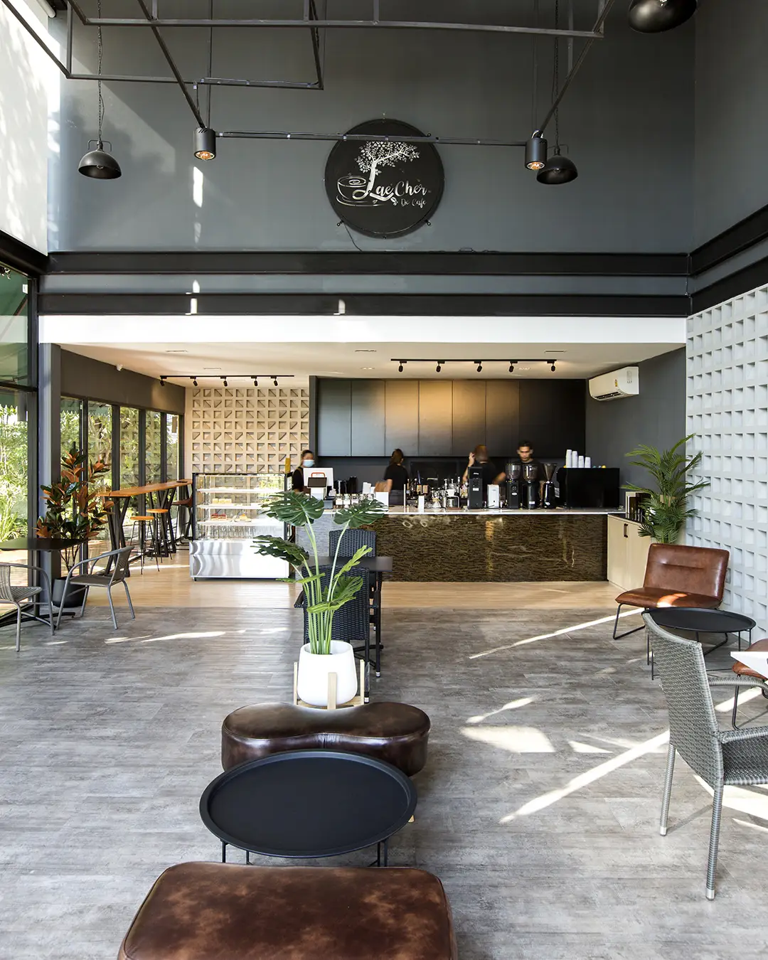 Lae Cher De Cafe จิบกาแฟในสวนสุดอลังการ รามอินทรา 99 | แกลเลอรีที่โพสต์โดย Donny_Skywalker | Lemon8