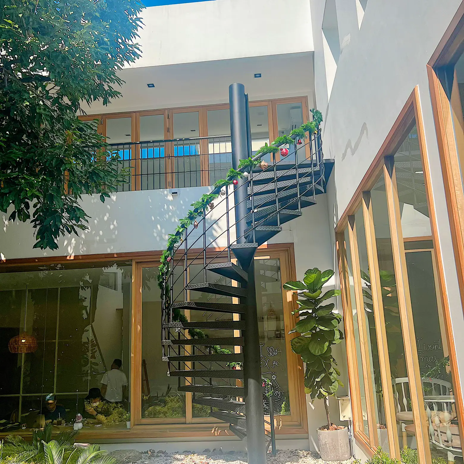 🎄 Risu Cafe Ekkamai 12 🦊 | แกลเลอรีที่โพสต์โดย duangms🌝 | Lemon8